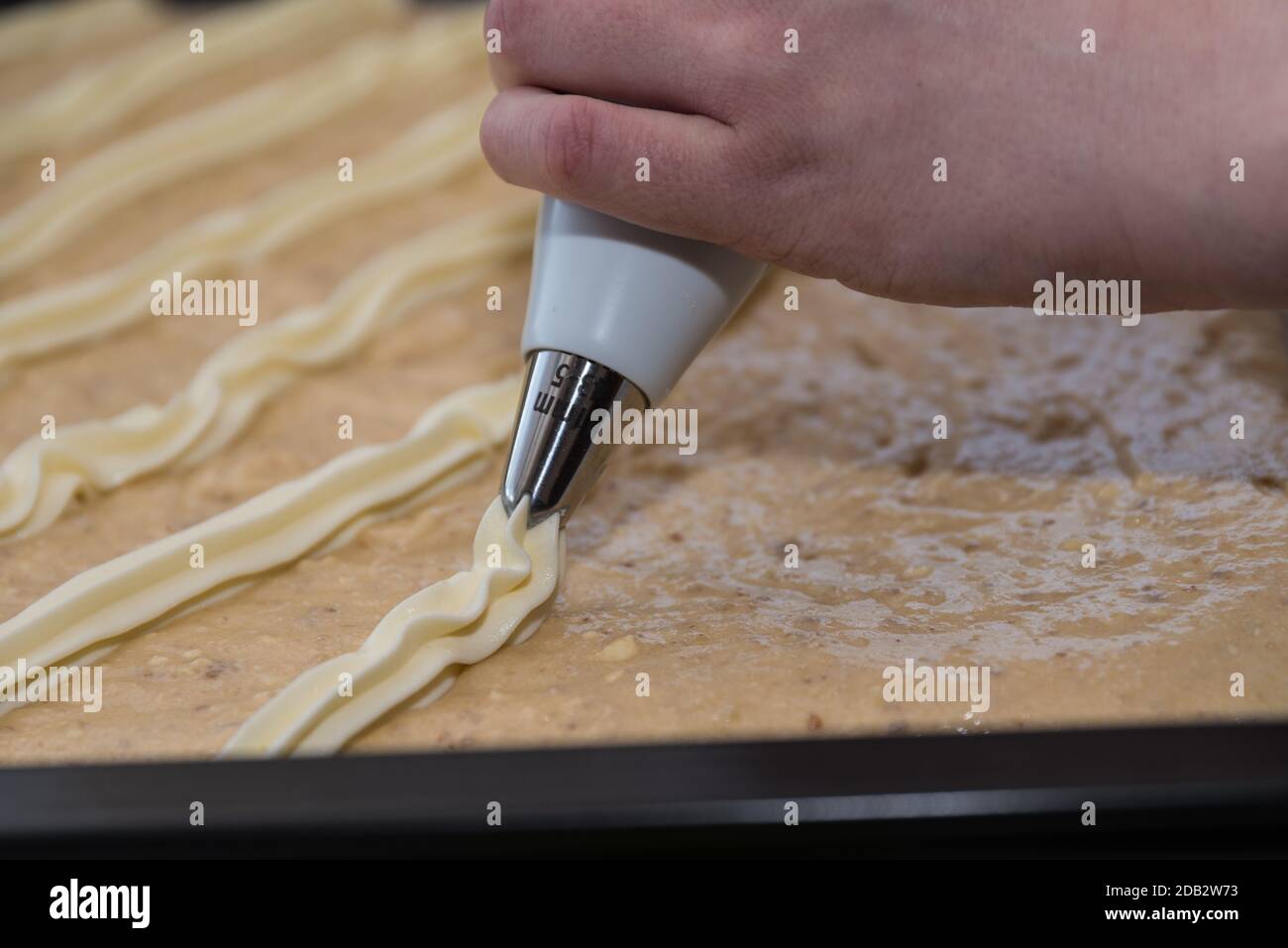 Piping bag nozzle hi-res stock photography and images - Alamy