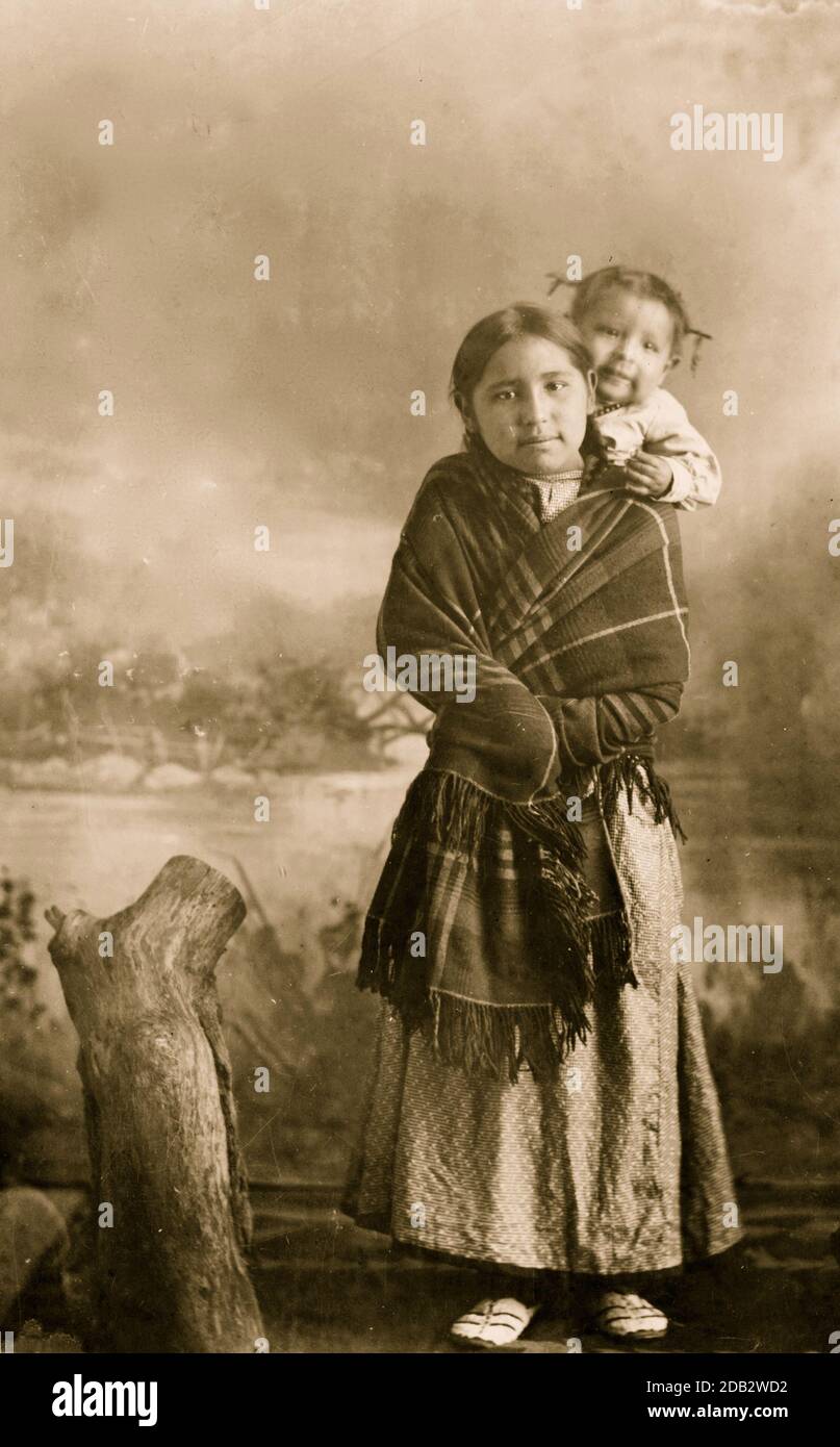 Papoose native american hi-res stock photography and images - Alamy
