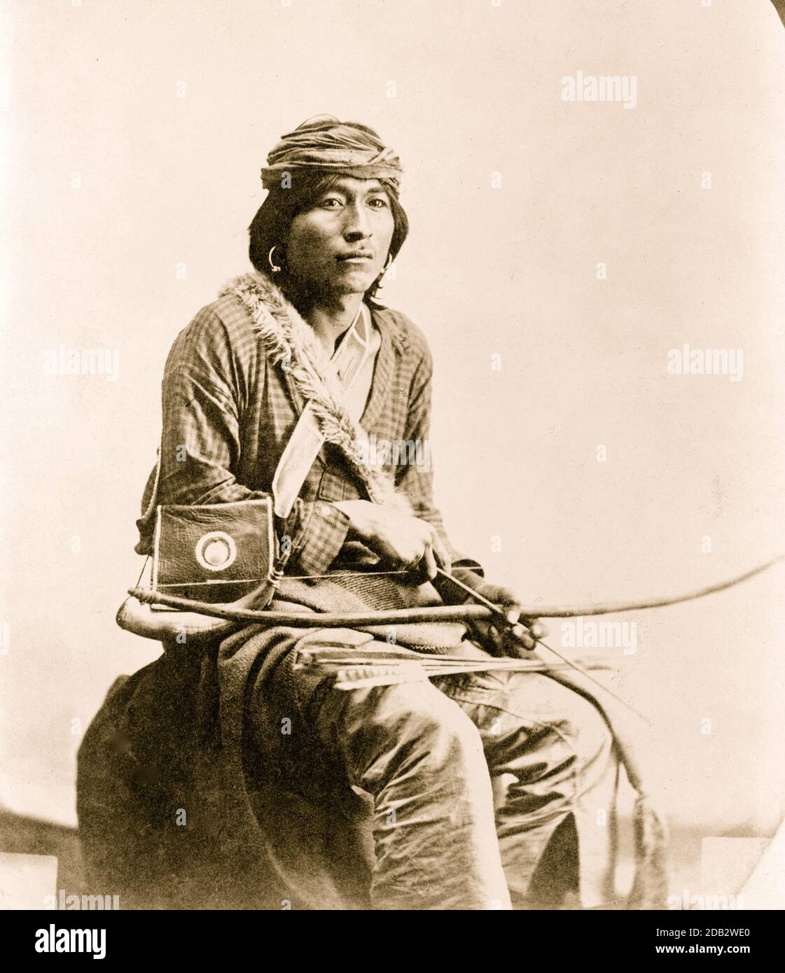 Native american bow and arrows hi-res stock photography and images - Alamy