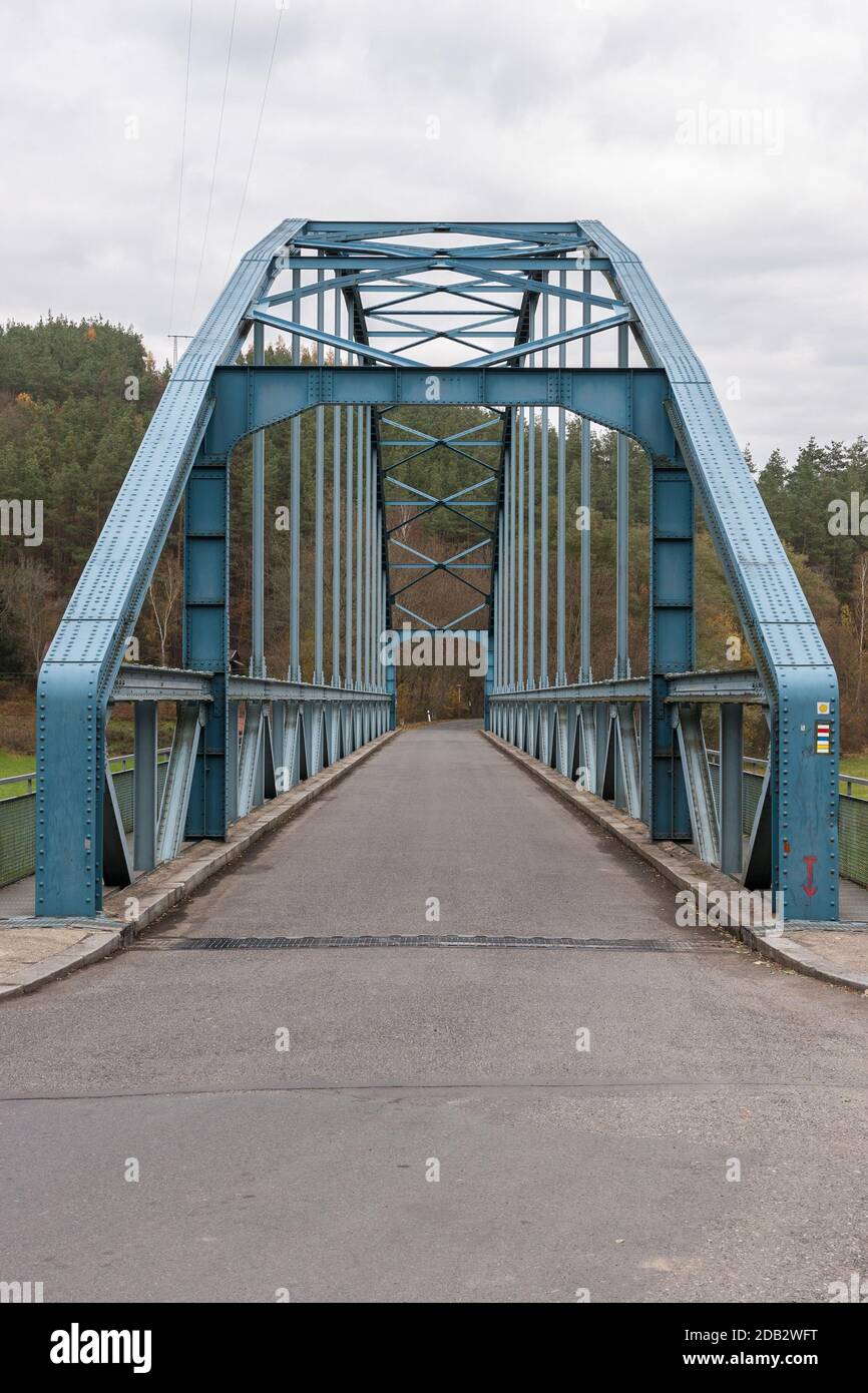 Trellis bridge hi-res stock photography and images - Alamy