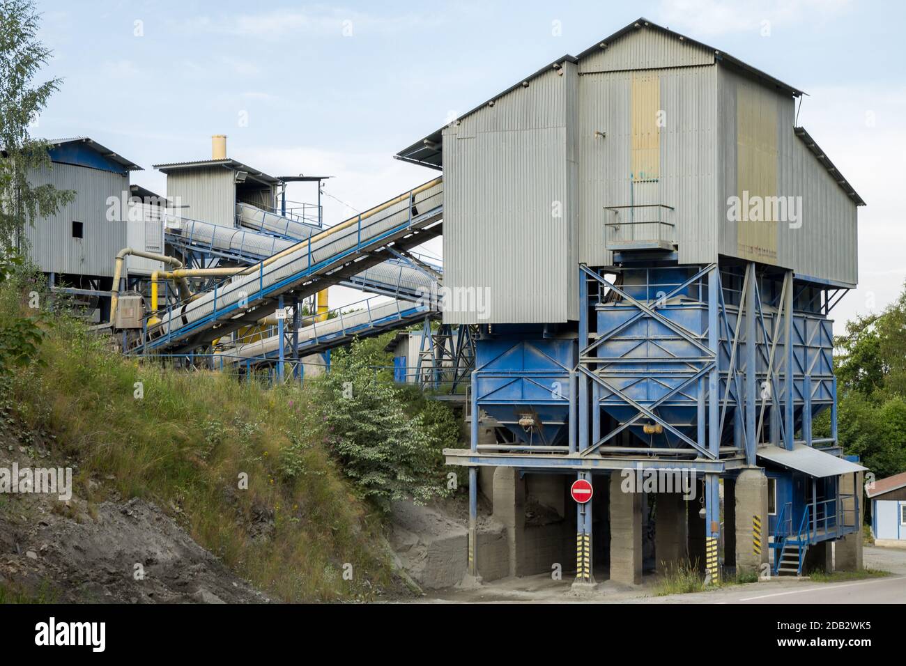 Screening conveyor hi-res stock photography and images - Alamy