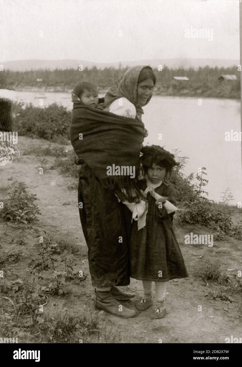 Athapascan Indian mother and children Stock Photo - Alamy