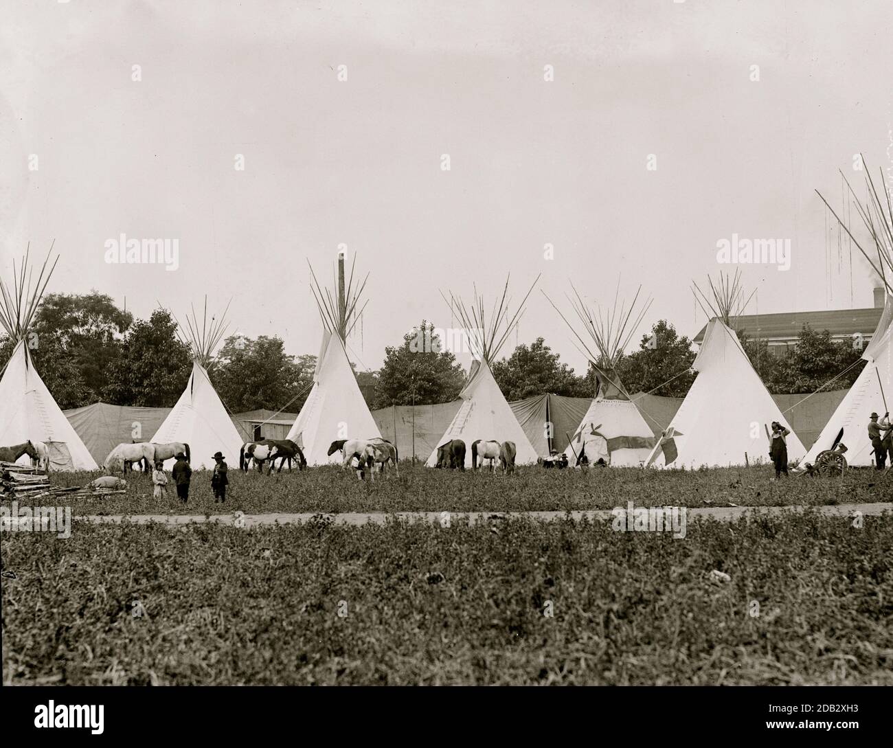 Native american indian encampment hi-res stock photography and images ...