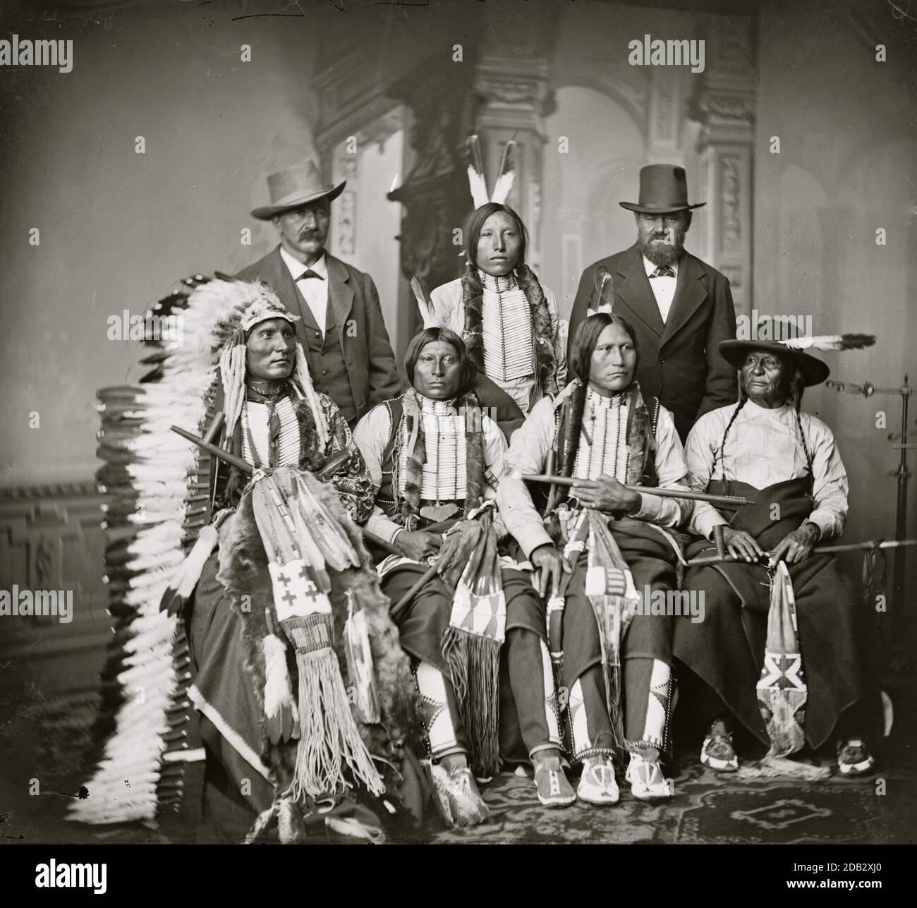 Sioux headdress hi-res stock photography and images - Alamy