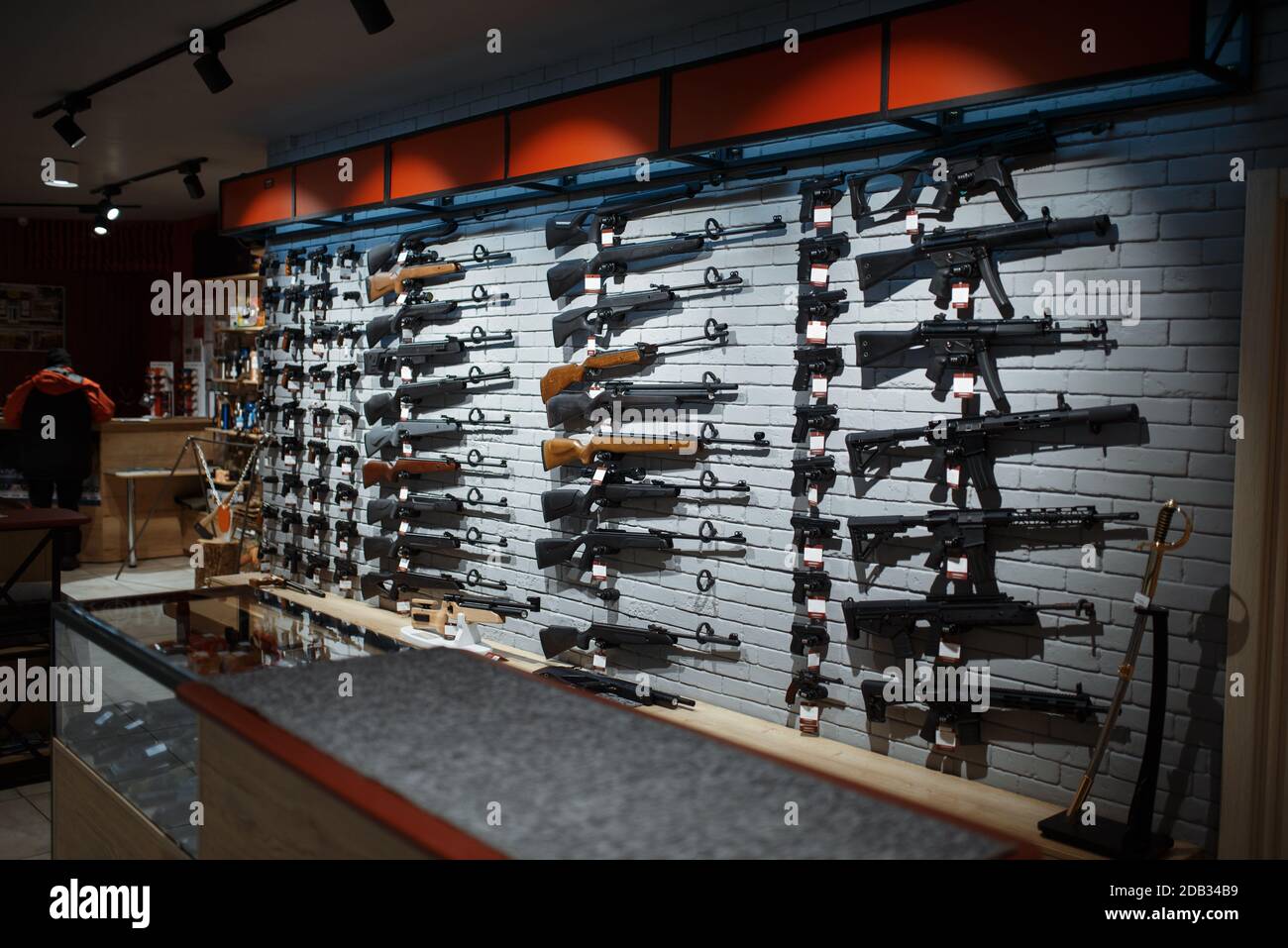 Gun rack store hi-res stock photography and images - Alamy