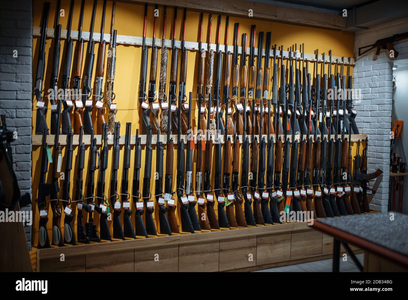 Gun rack store hi-res stock photography and images - Alamy