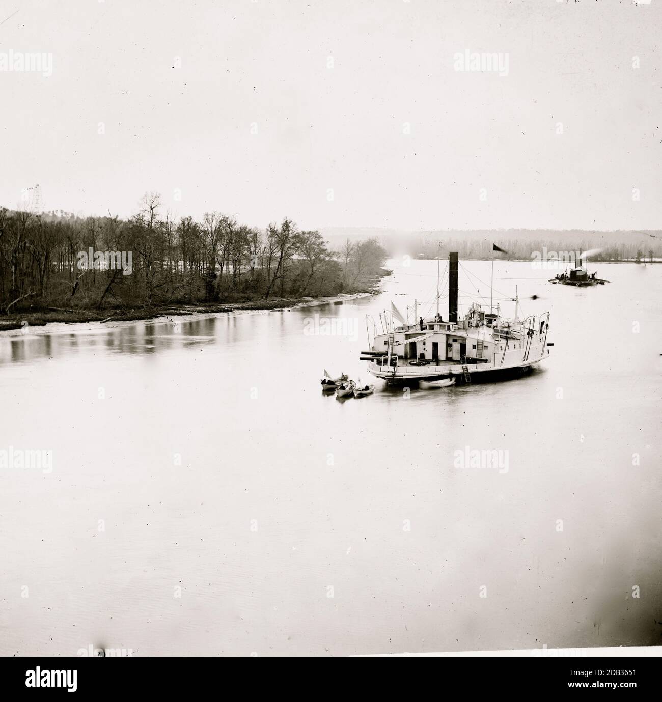 James River, Virginia. Gunboat COMMODORE PERRY and monitor on James ...