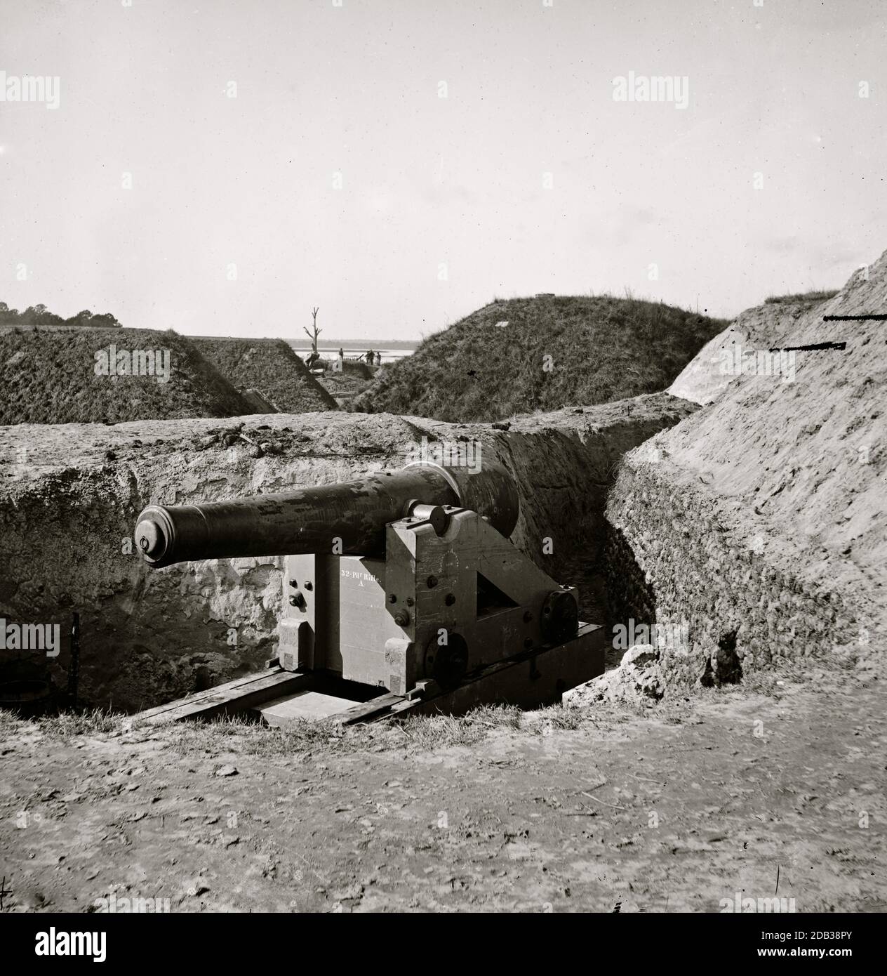 Savannah, Ga., vicinity. Confederate gun at Fort McAllister Stock Photo ...