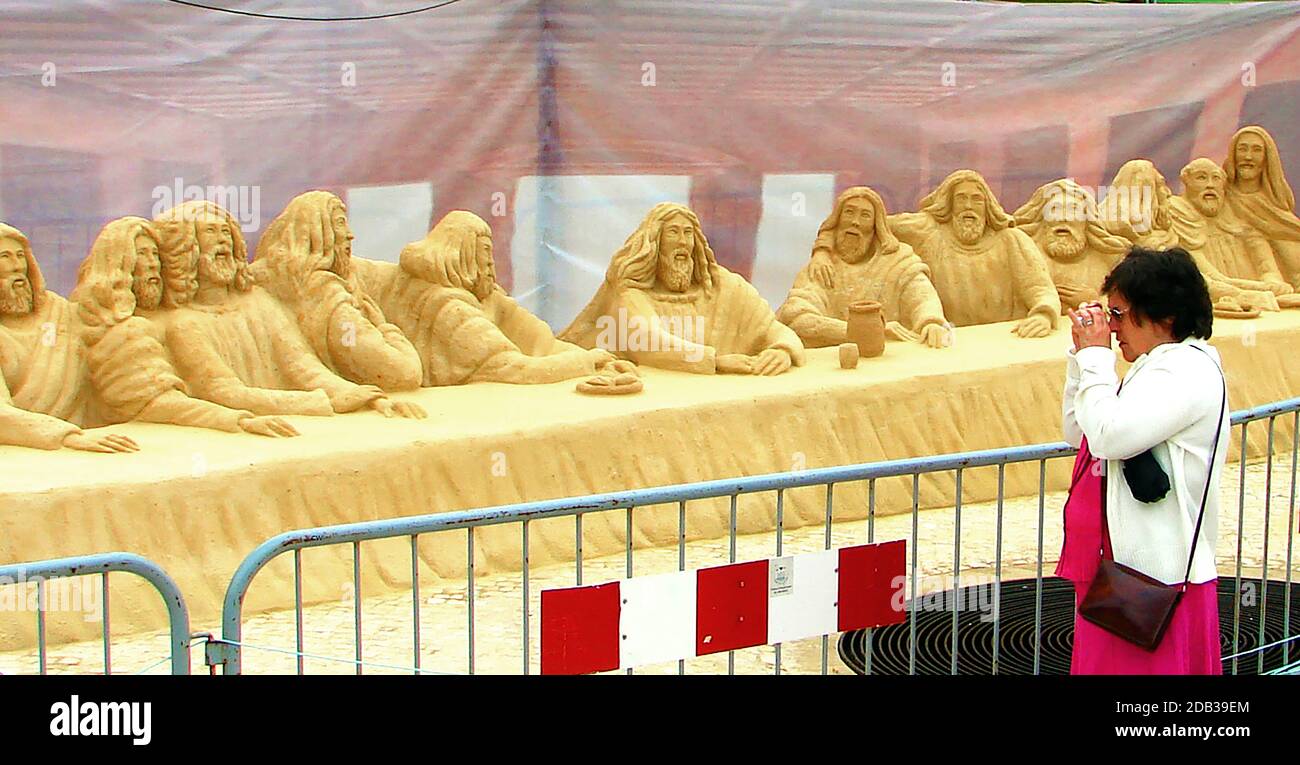 Jesus christ pose hi-res stock photography and images - Alamy