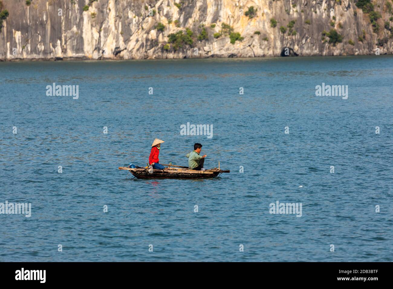 Halong bay fishing boat hi-res stock photography and images - Alamy