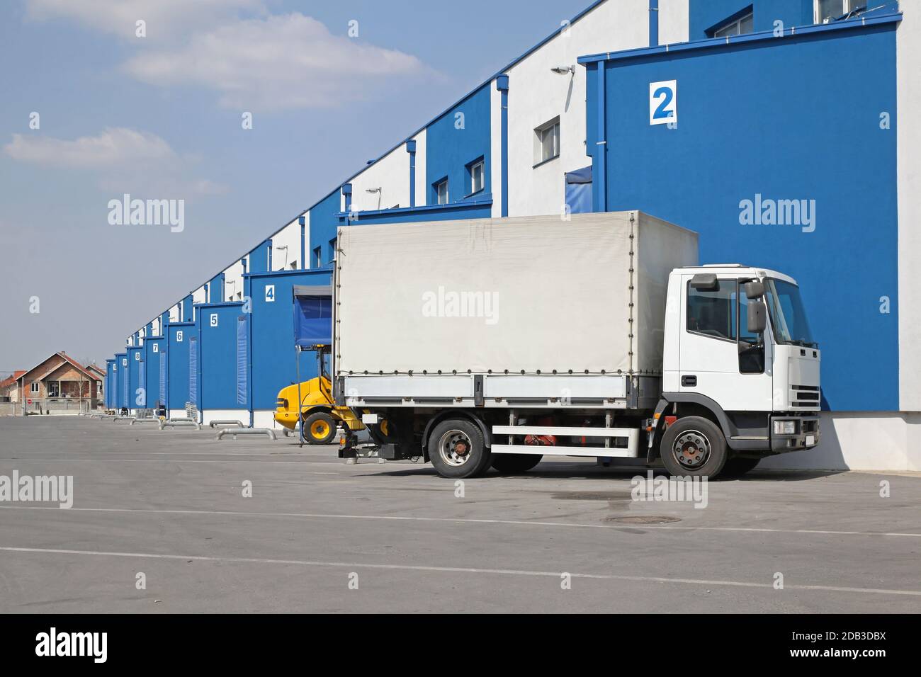 Truck at Loading Dock Distribution Warehouse Shipping Stock Photo - Alamy