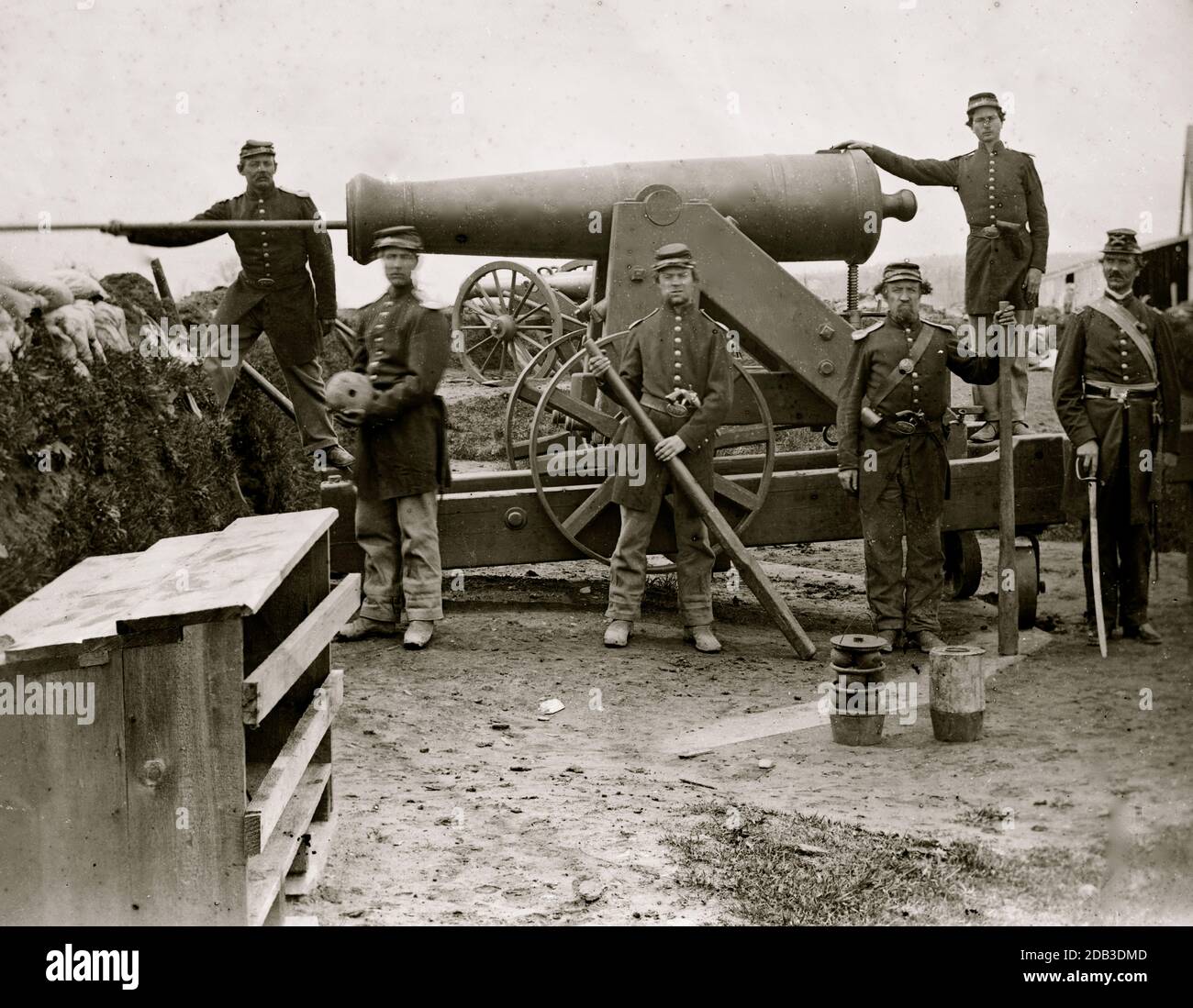 Siege gun hi-res stock photography and images - Alamy