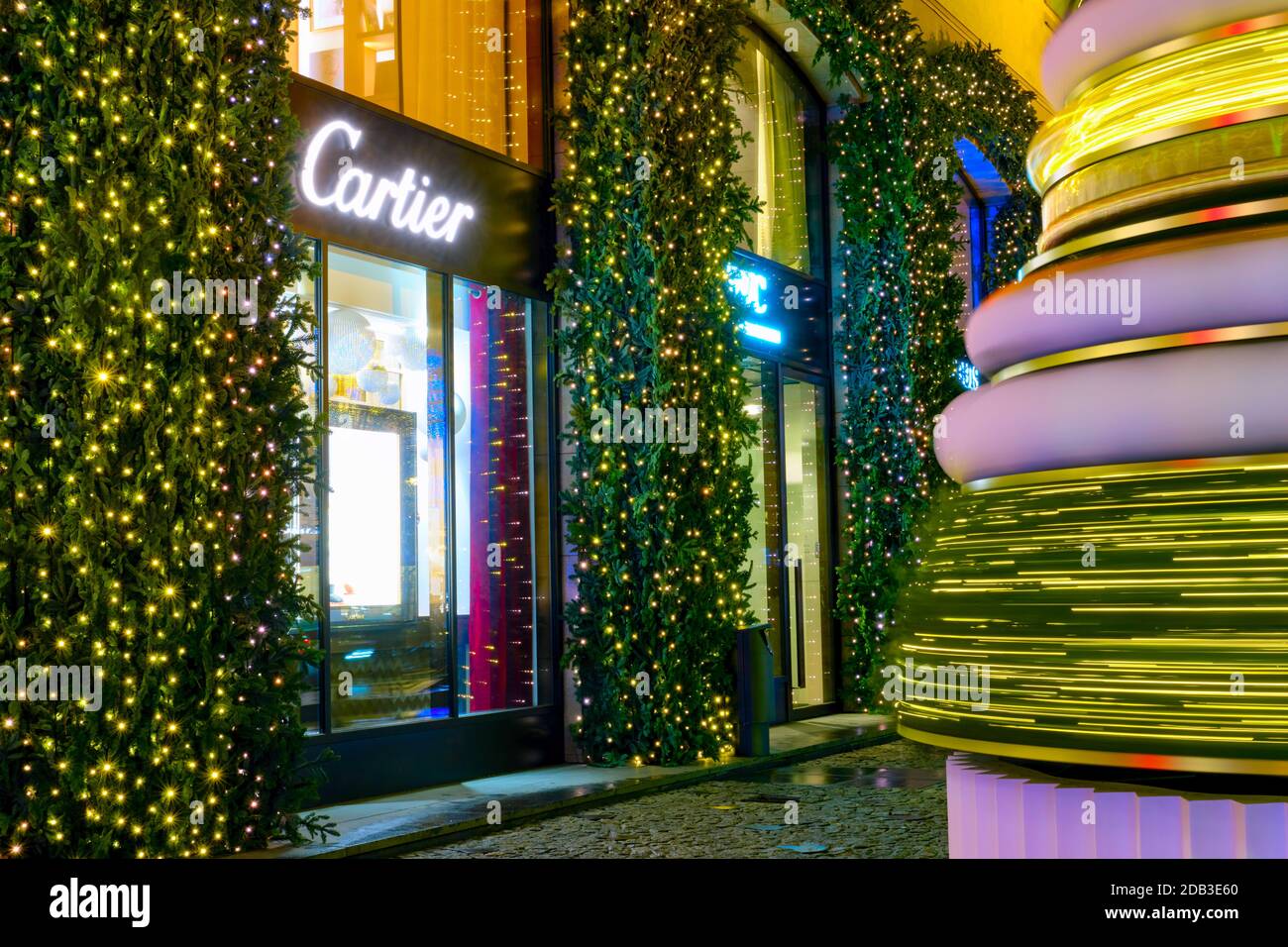 Cartier store interior hi-res stock photography and images - Alamy