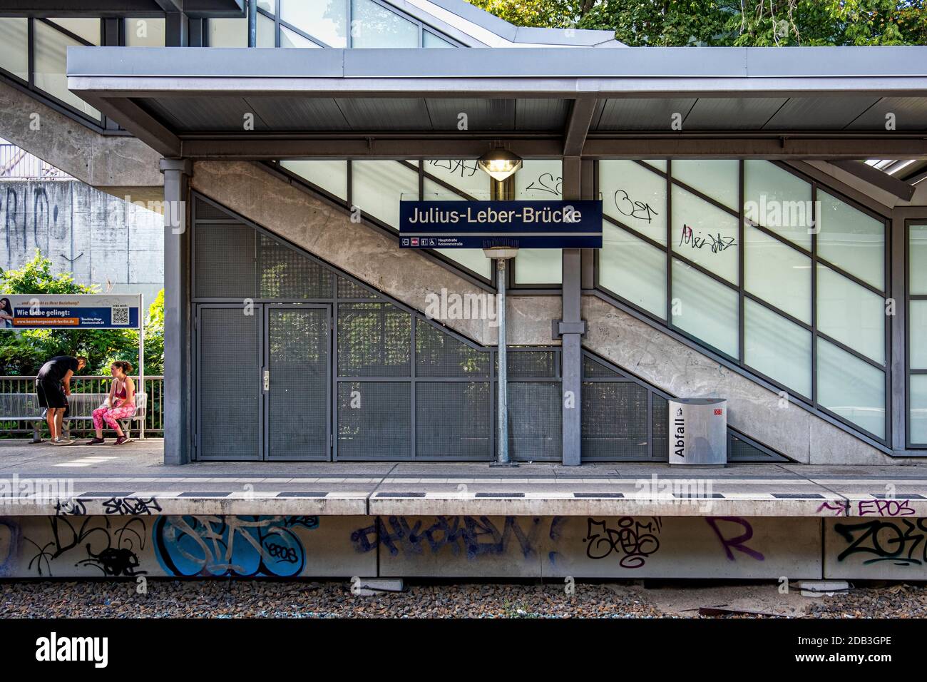 Serves the s1 line hi-res stock photography and images - Alamy