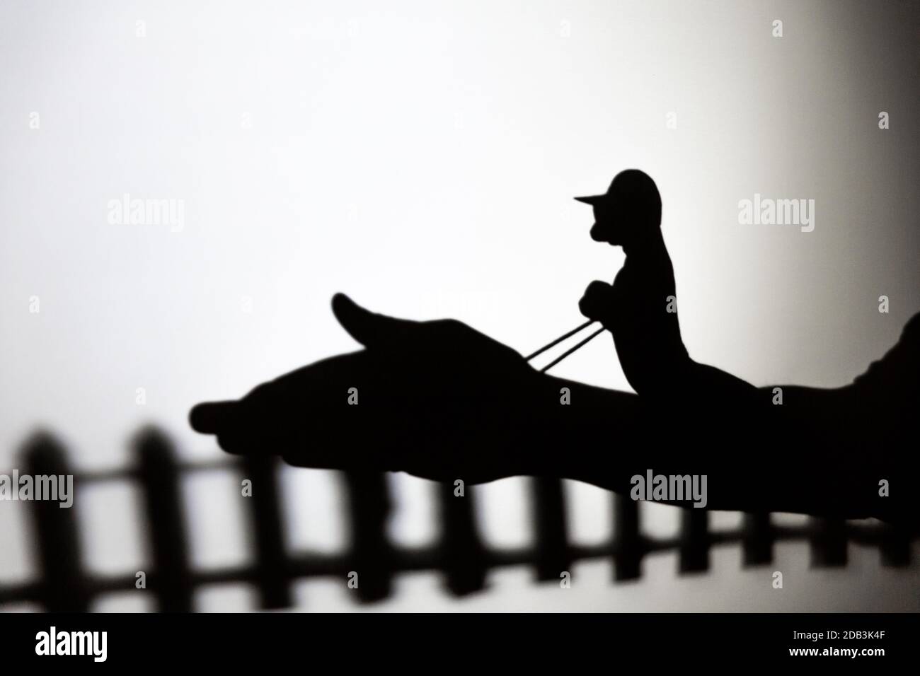 Shadow puppets hands hi-res stock photography and images - Alamy