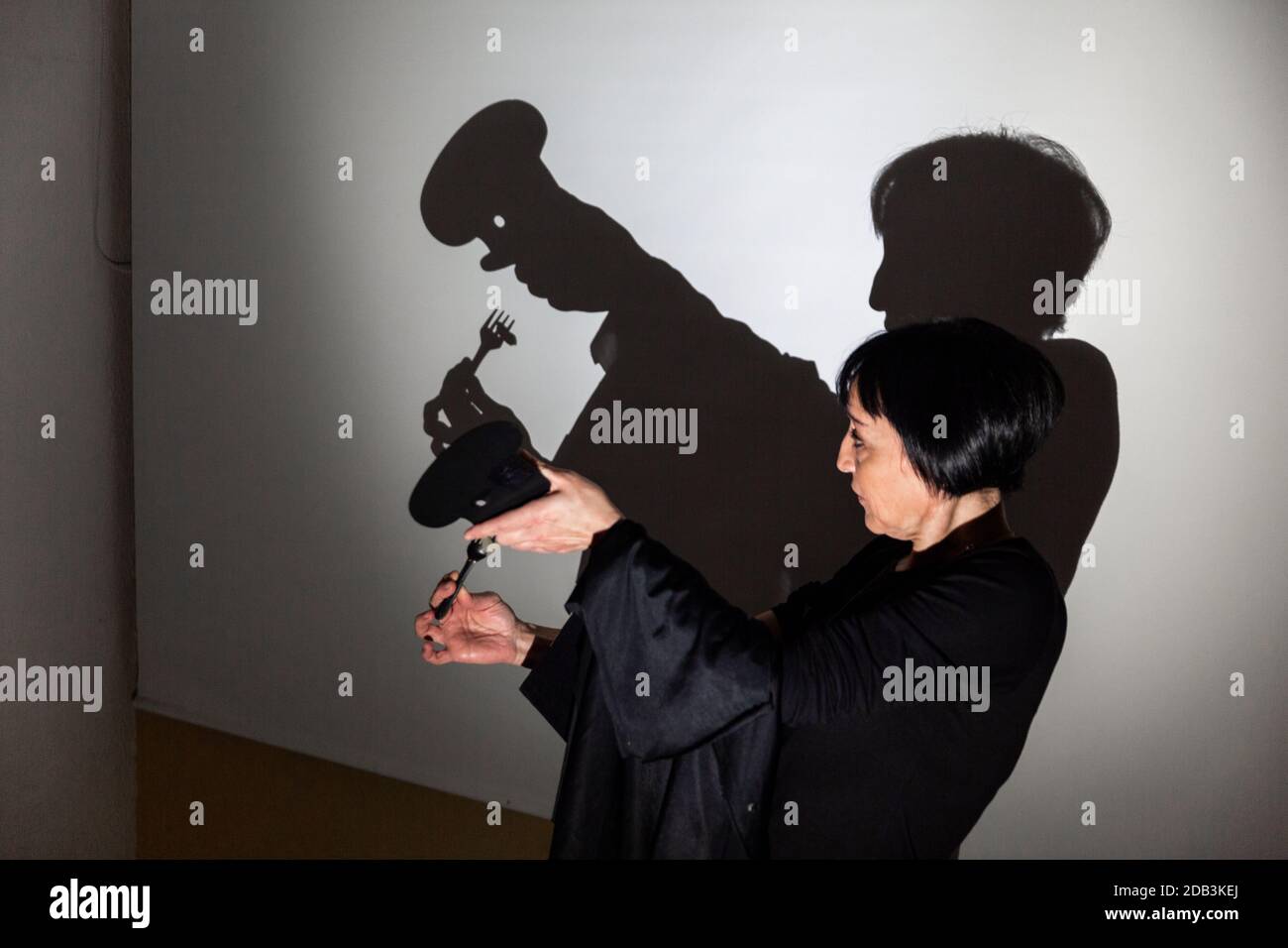 Spoon silhouette hand hi-res stock photography and images - Alamy