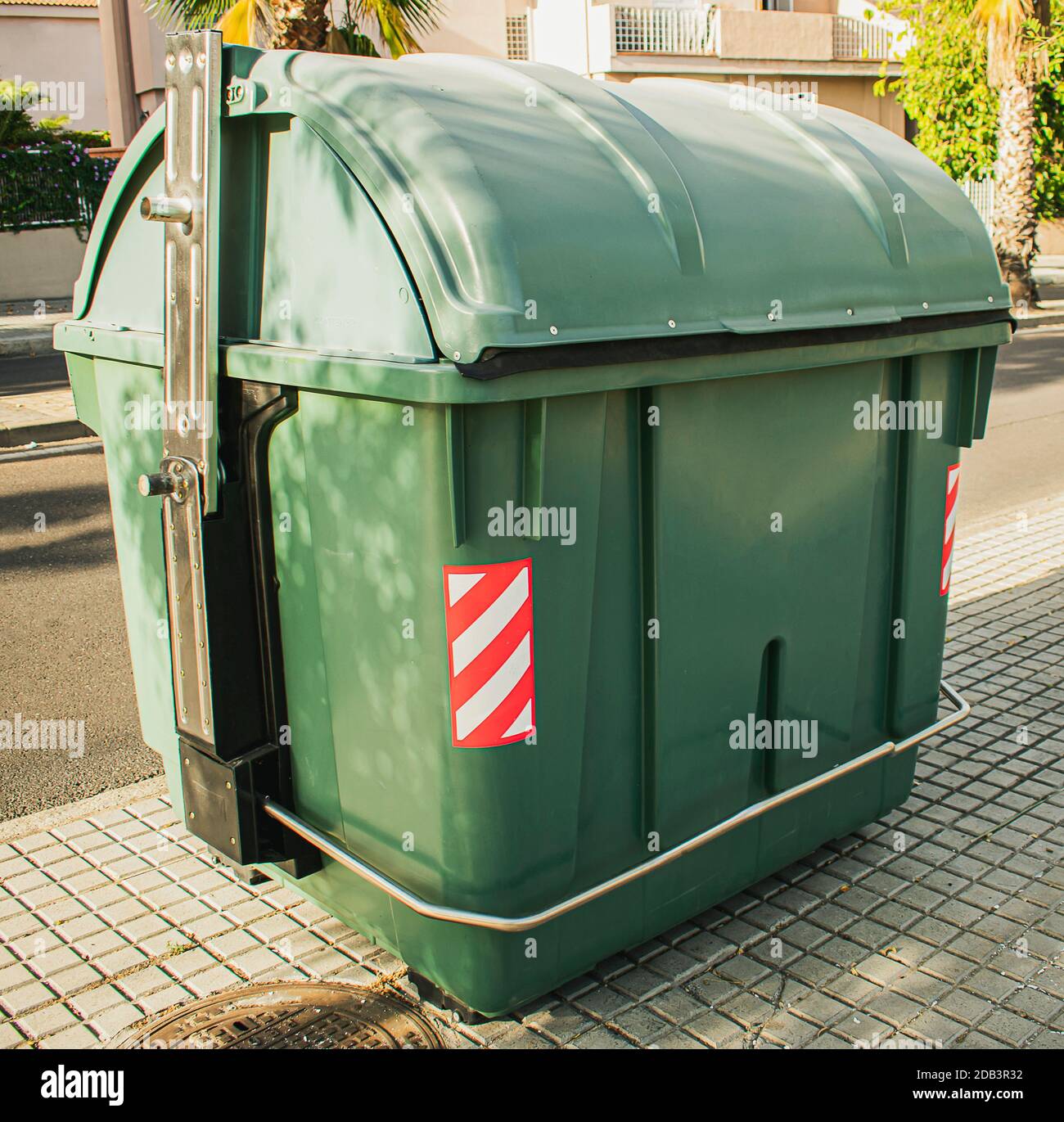 Garbage cart hi-res stock photography and images - Alamy
