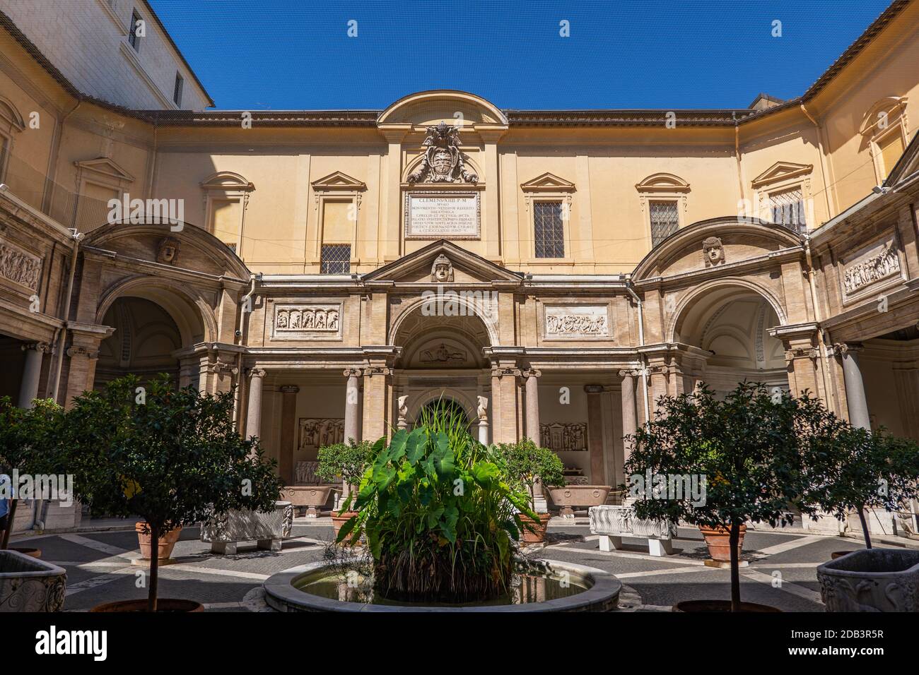 Octagonal Court in Pio Clementino Museum in Vatican Museums, Rome ...