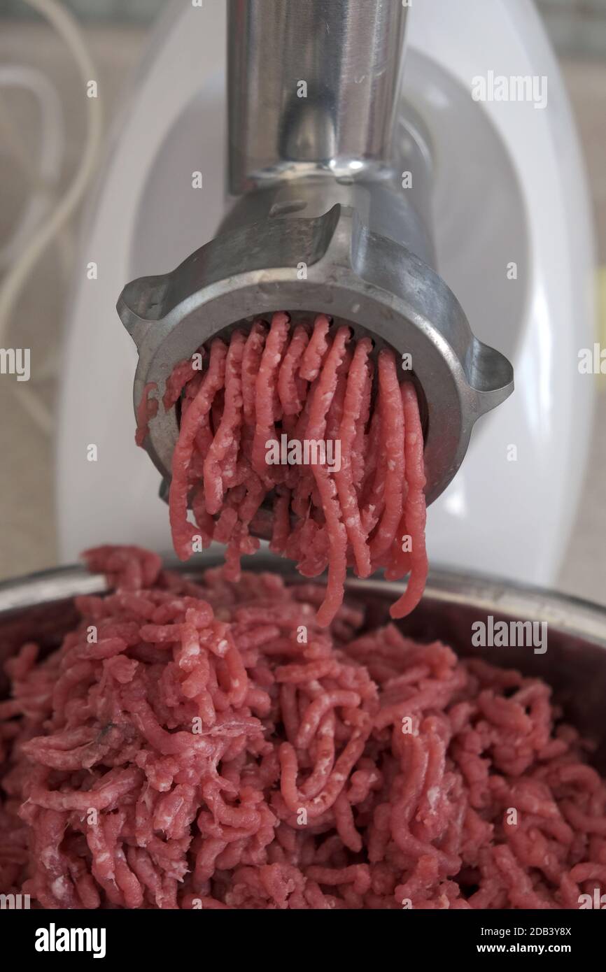 mincing machine and beef mincing in home environment Stock Photo - Alamy