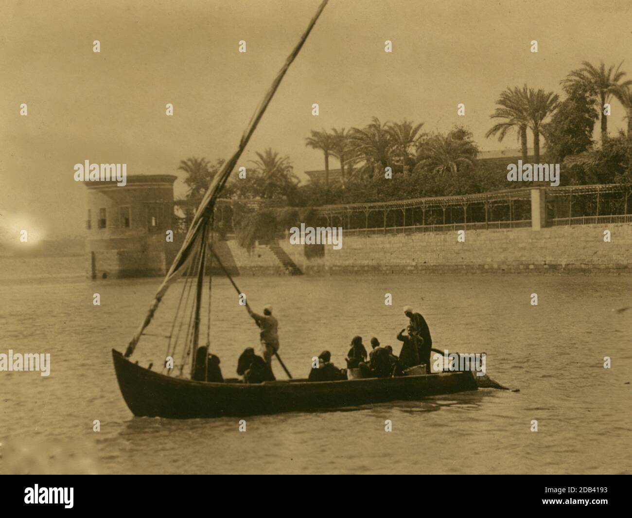 Egyptian sailing boat hi-res stock photography and images - Alamy