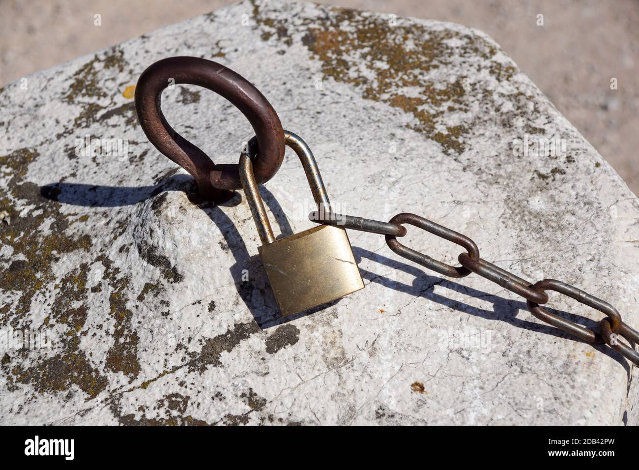 padlock hanging on chain For protection security area Stock Photo - Alamy