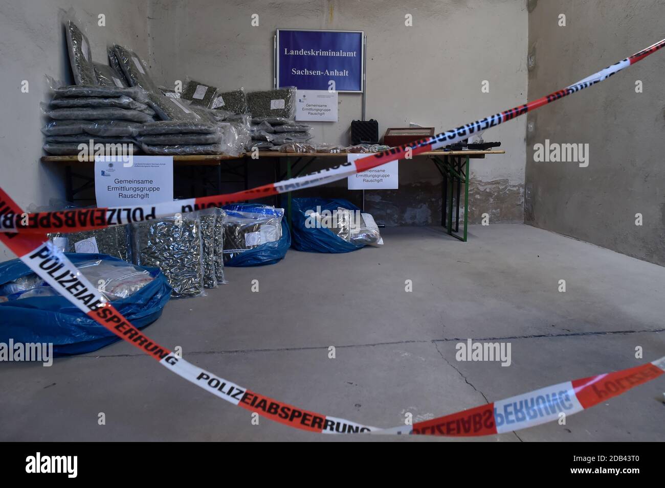 Police garage hi-res stock photography and images - Alamy