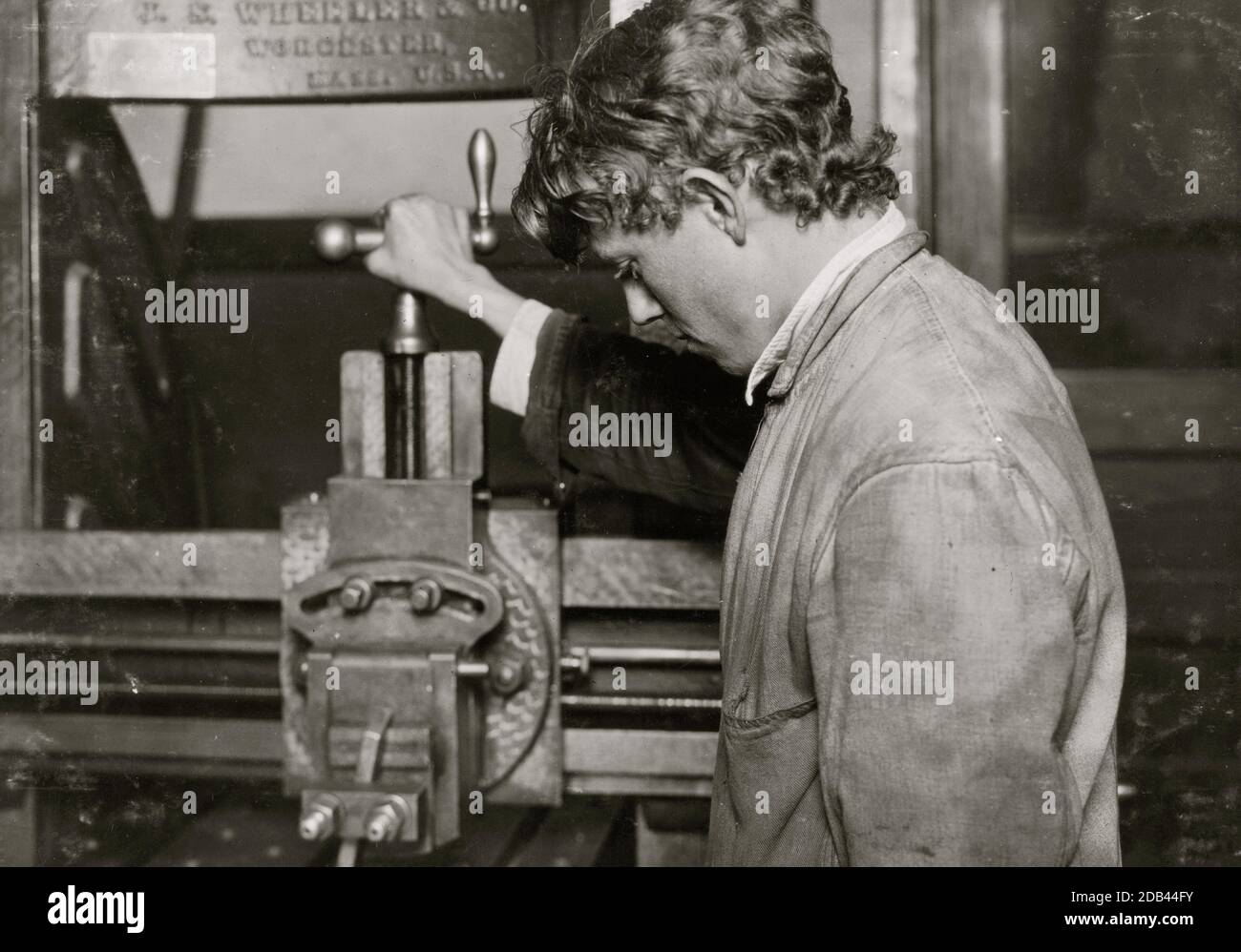 Planning Vocational class using a machine tool Stock Photo - Alamy