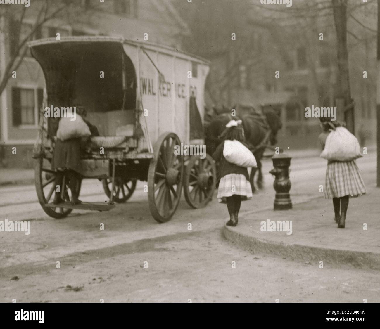 Ice delivery wagon hi-res stock photography and images - Alamy