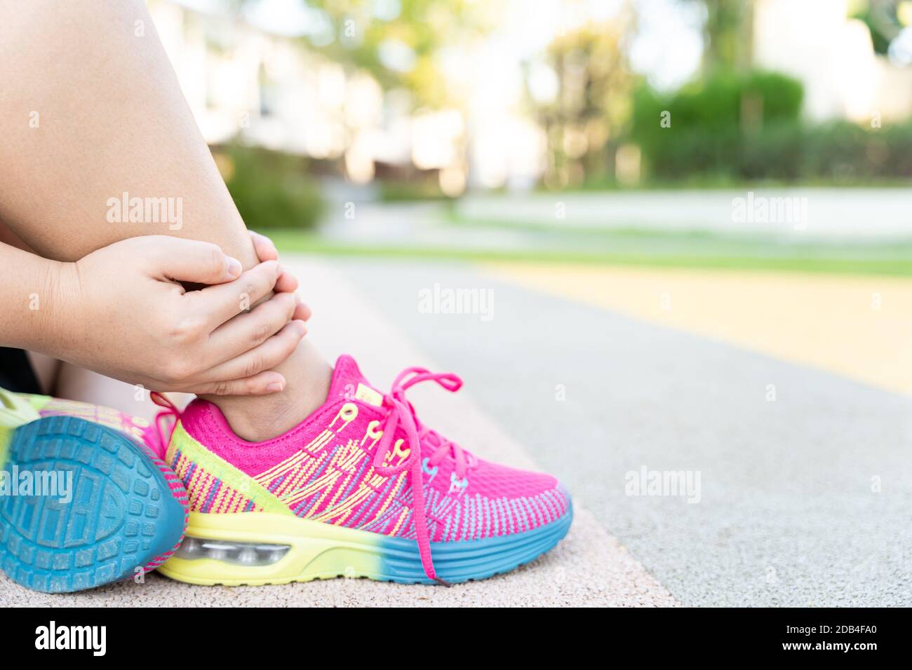 Female fatty runner athlete leg injury and pain. Hands grab painful leg ...