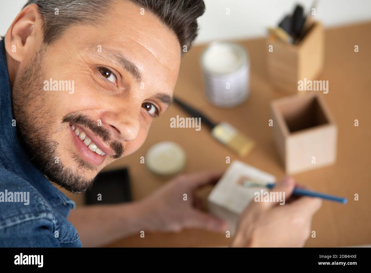 Man decorating pot hi-res stock photography and images - Alamy