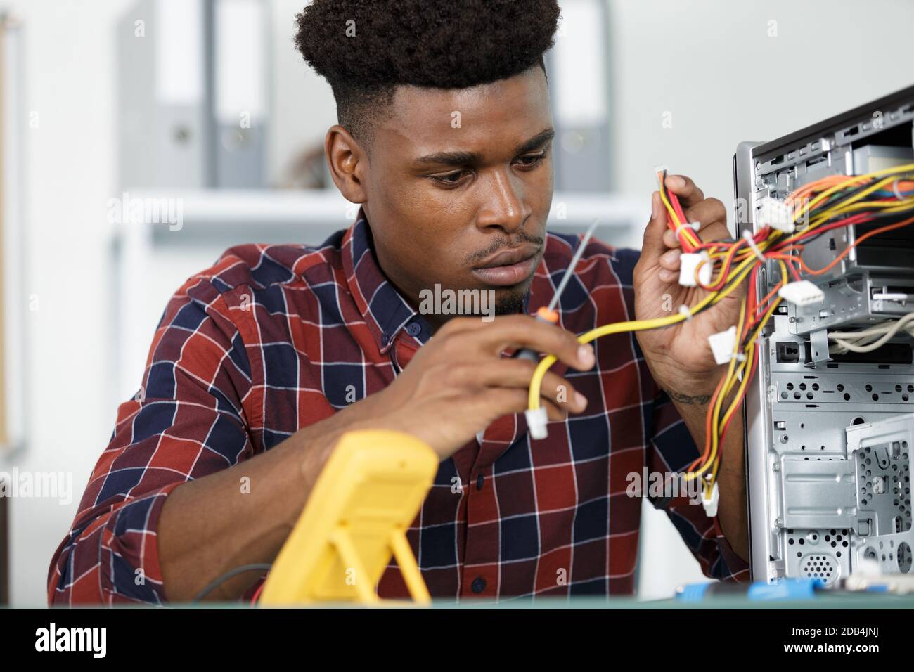 Wiring analysis hi-res stock photography and images - Alamy