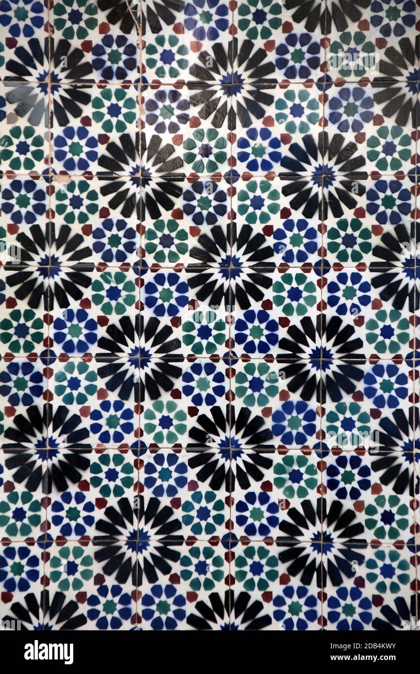 Azulejo simple hi-res stock photography and images - Alamy