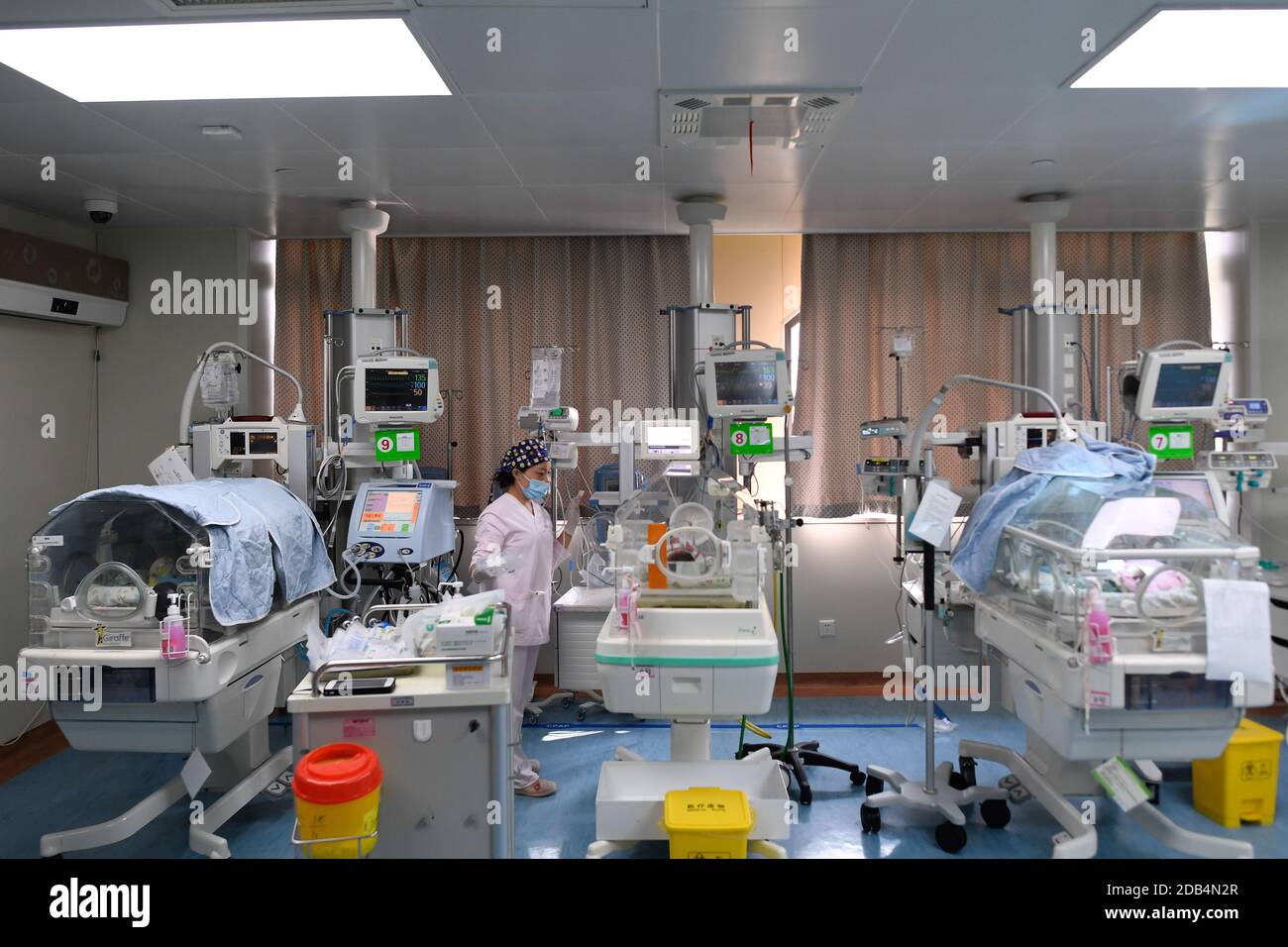 Preterm hi-res stock photography and images - Alamy