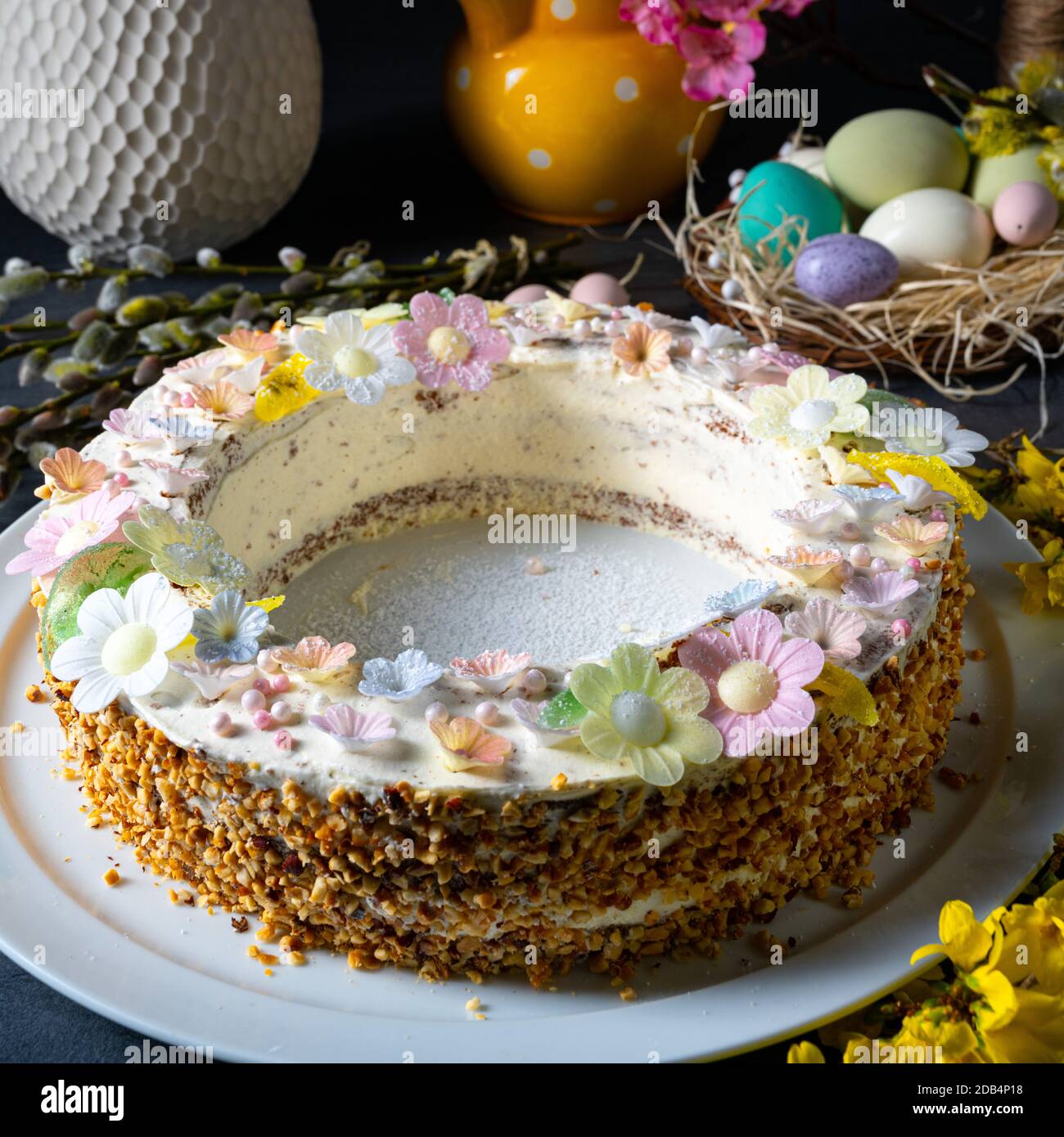 Cake wreath hi-res stock photography and images - Alamy