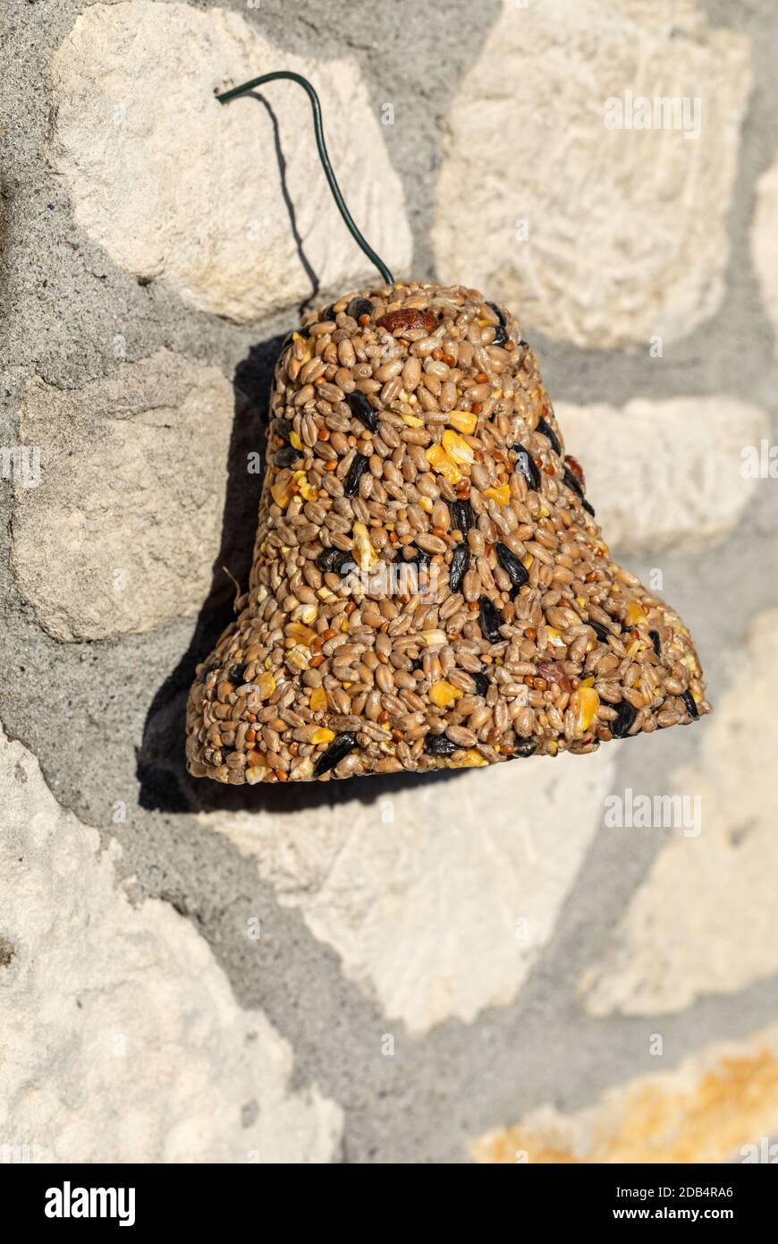 Bell from various grains, a delicacy for all the birds in the garden ...