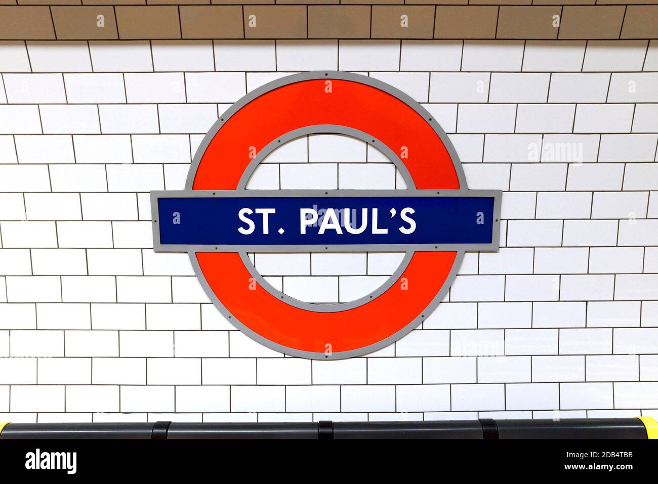 St pauls station hi-res stock photography and images - Alamy