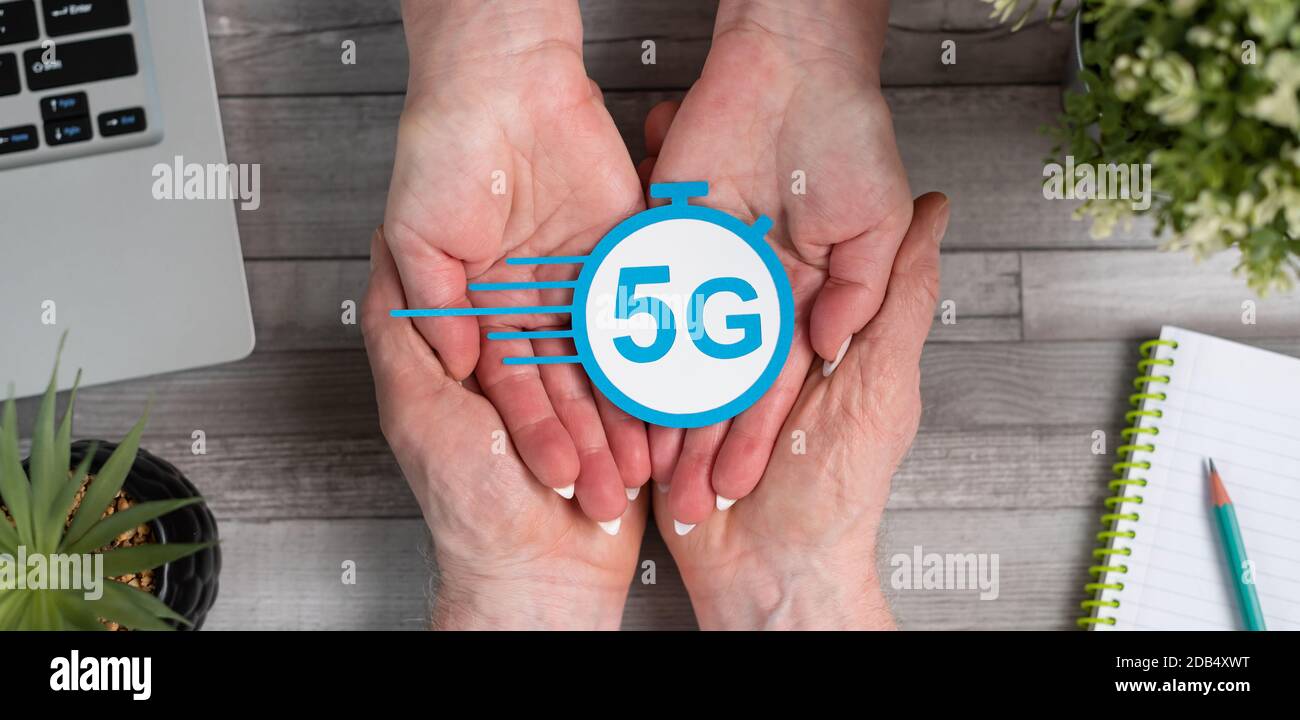 Hands holding a 5G sign; Concept of 5G Stock Photo - Alamy