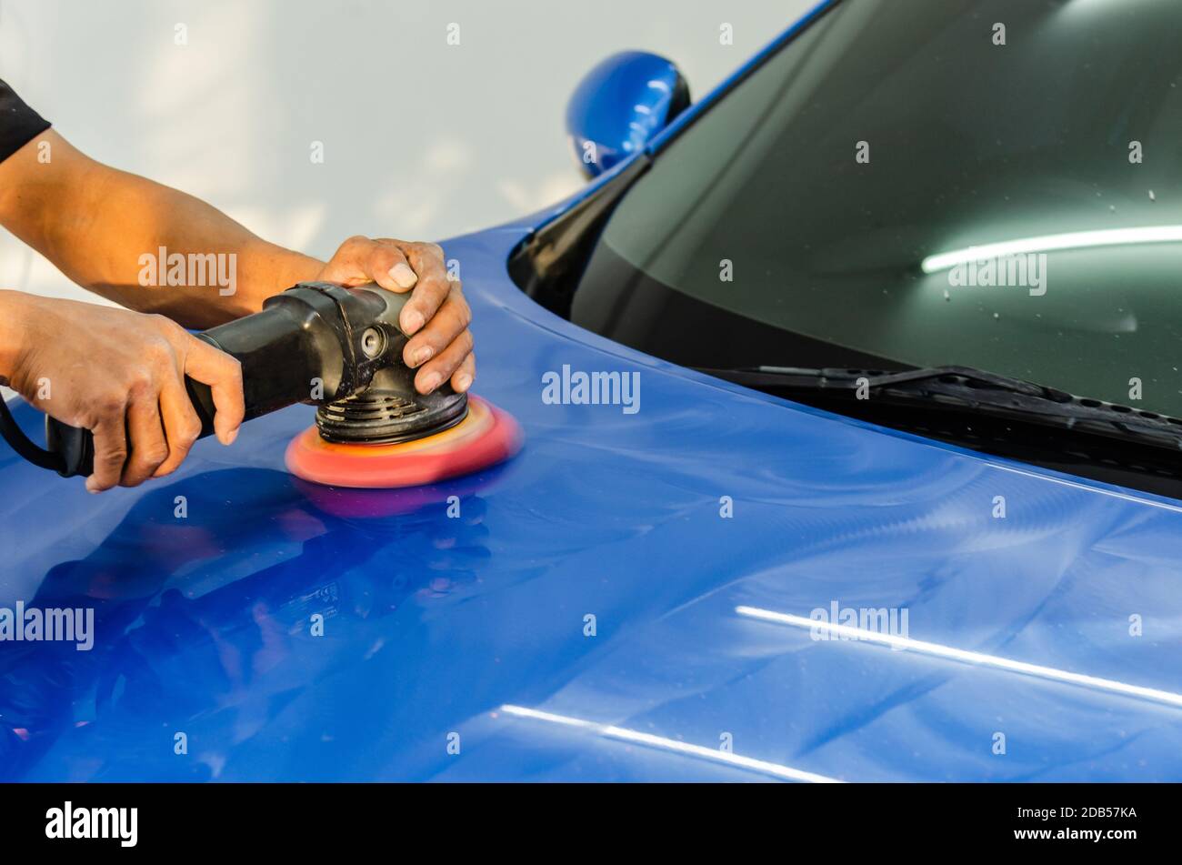 Man hands holding the work tool polish the car.Buffing and polishing ...