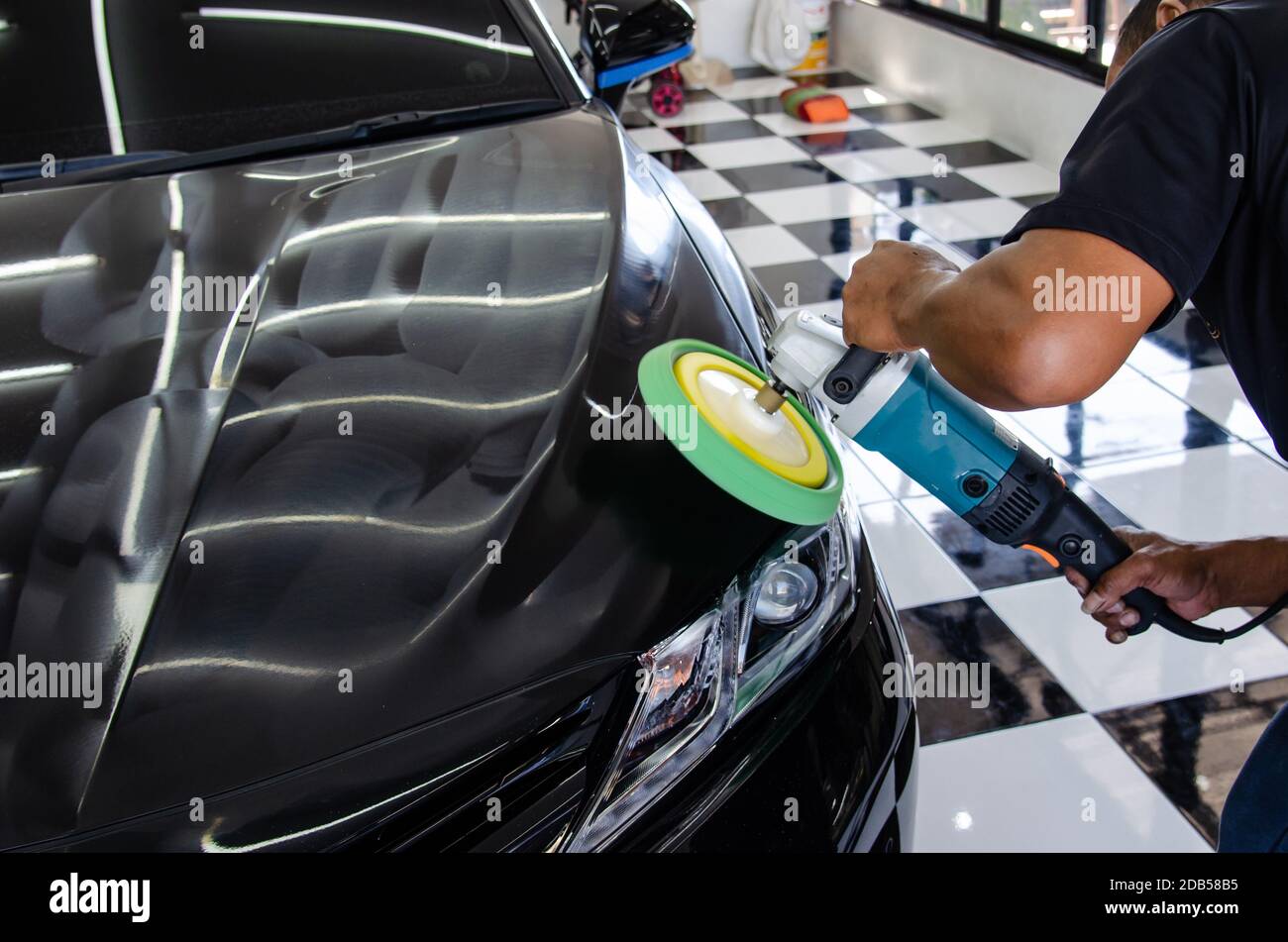 Man hands holding the work tool polish the car.Buffing and polishing ...