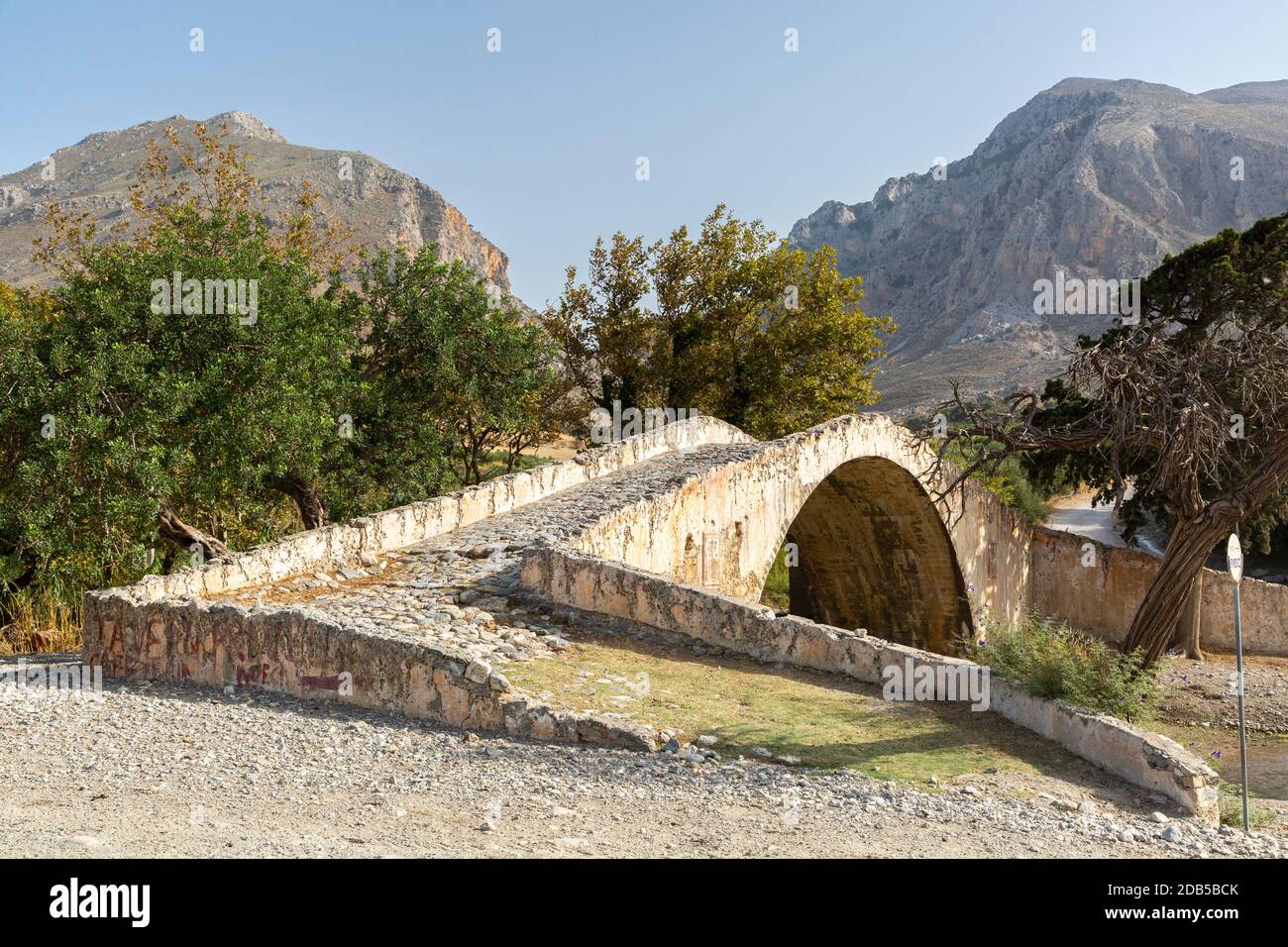 Greek Brucke bei Kato Moni Preveli - an 18th century Venetian bridge in ...