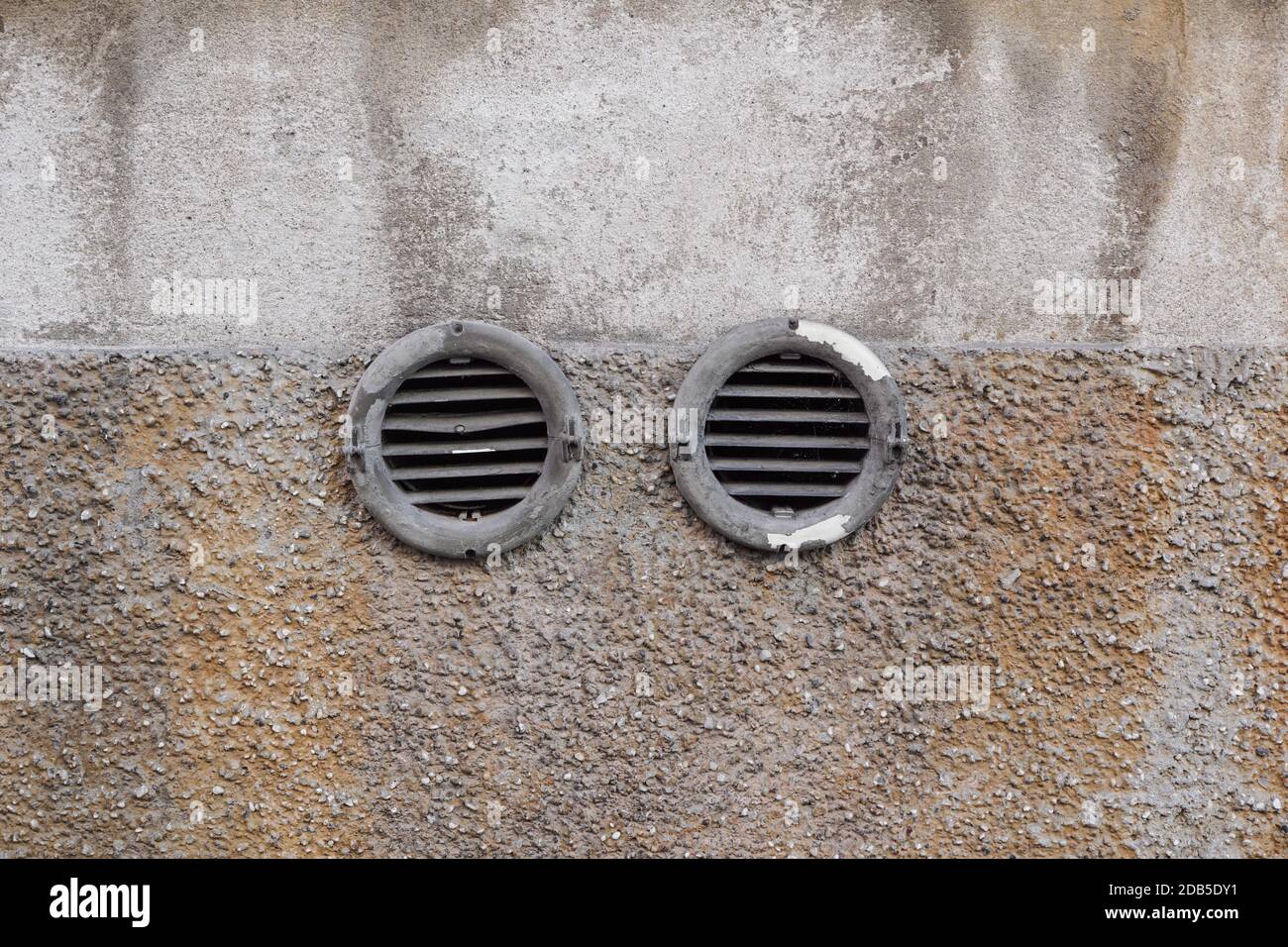 Air vent on beige wall of the house Stock Photo - Alamy