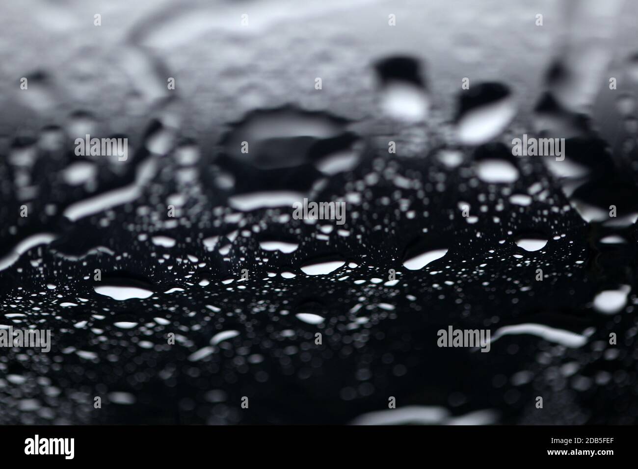 Rain drops falling on windows hi-res stock photography and images - Alamy