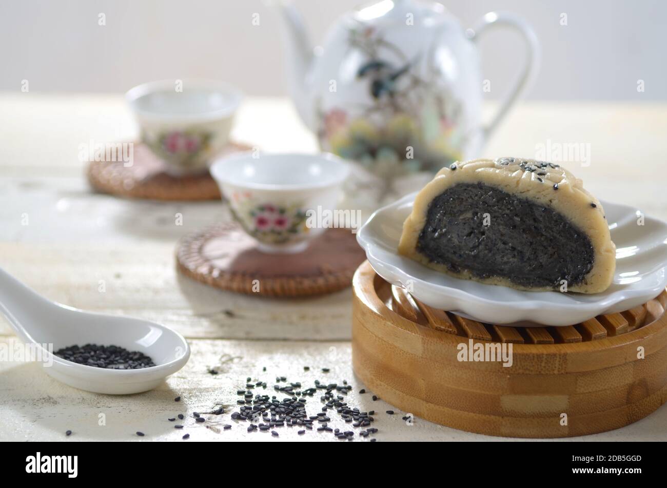 Mooncake ,Chinese mid autumn festival food Stock Photo - Alamy
