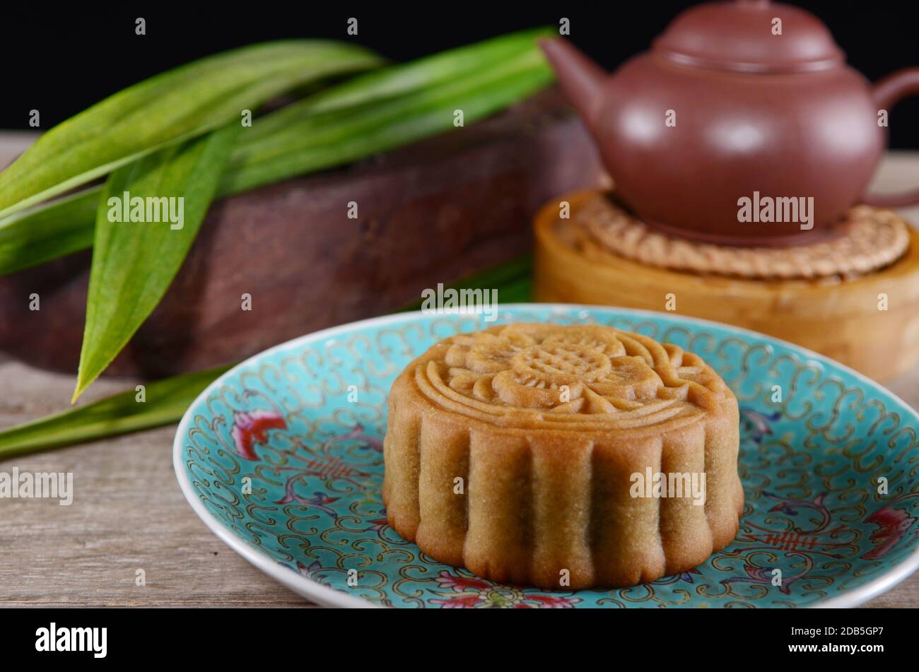 Mooncake ,Chinese mid autumn festival food Stock Photo - Alamy