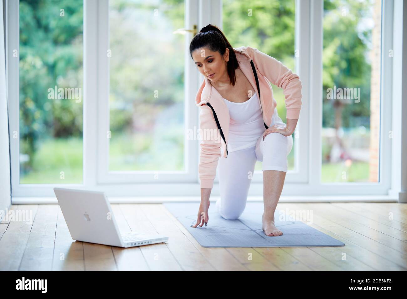 Woman gym workout health hi-res stock photography and images - Alamy
