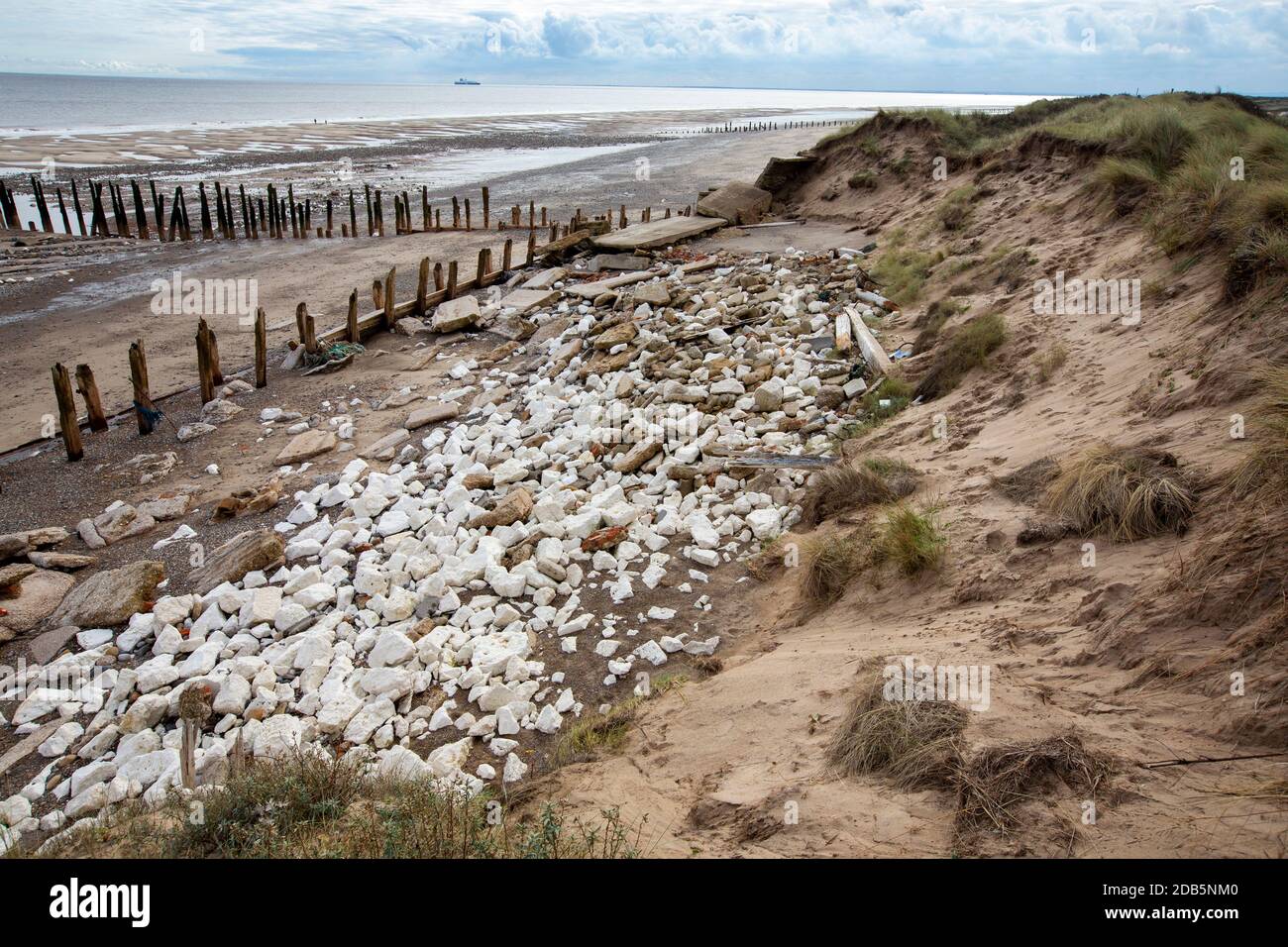 Eroding coastline hi-res stock photography and images - Alamy