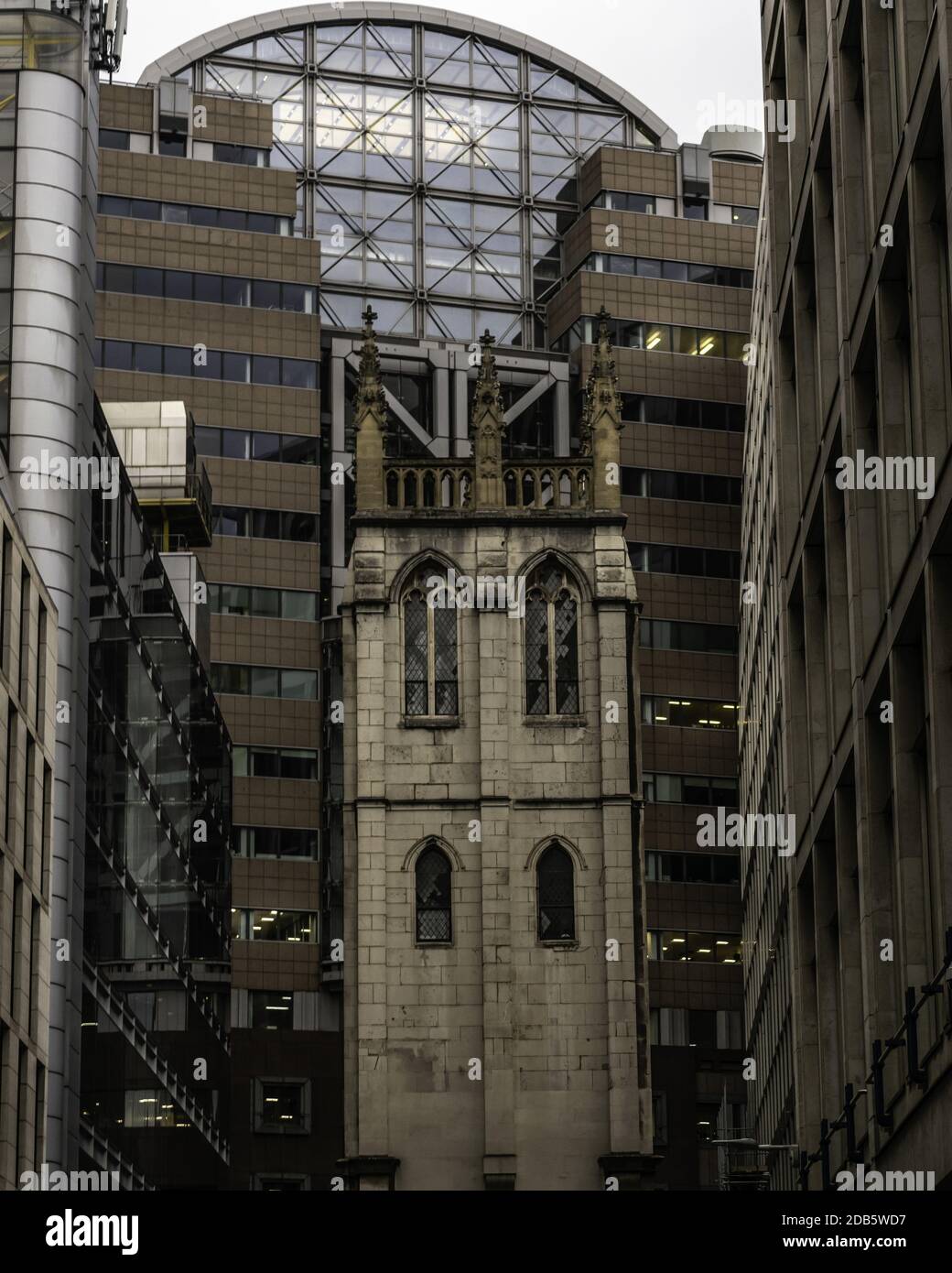 Building moorgate hi-res stock photography and images - Alamy