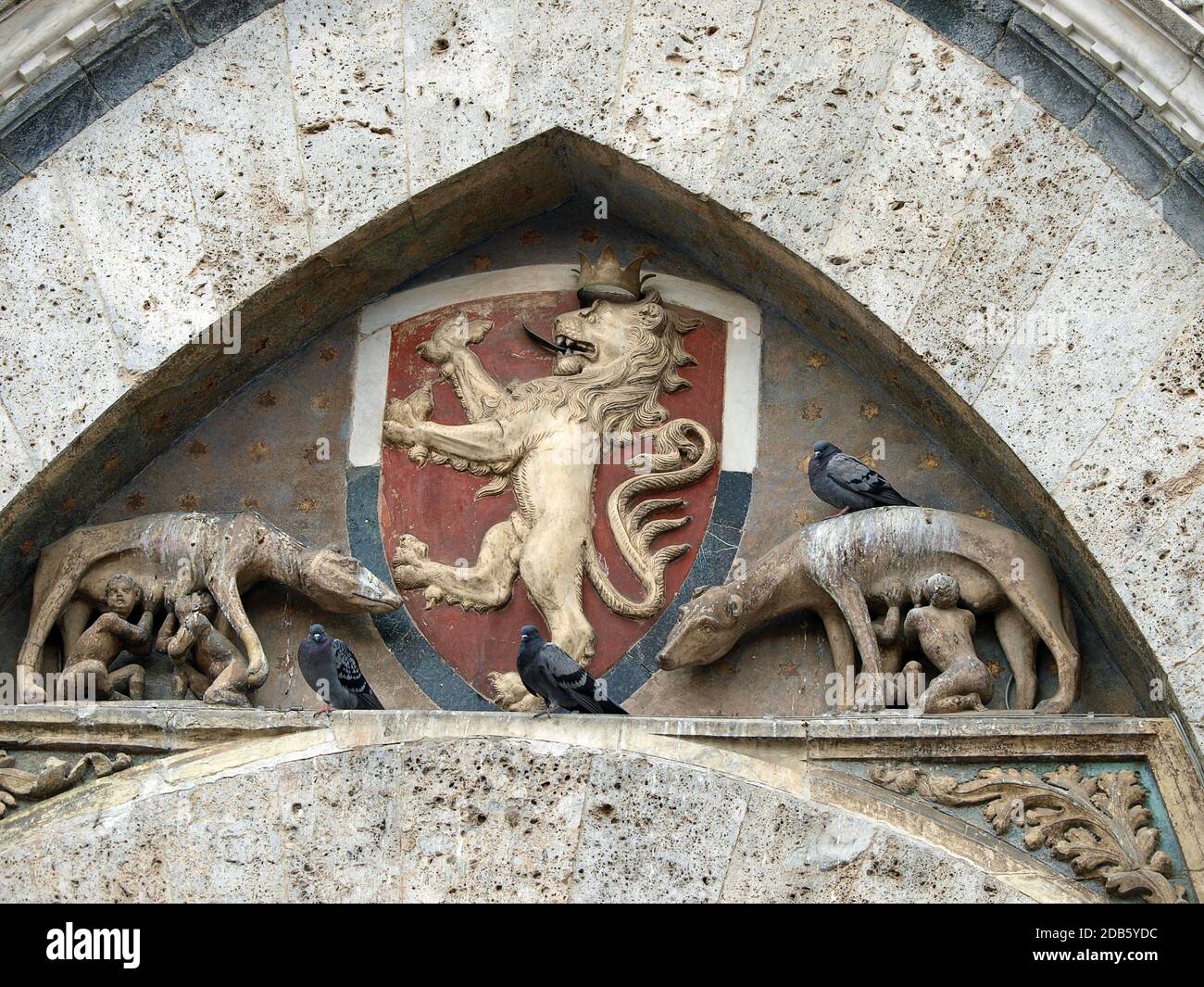 Siena - the town's emblem; a she-wolf suckling the infants Romulus and ...