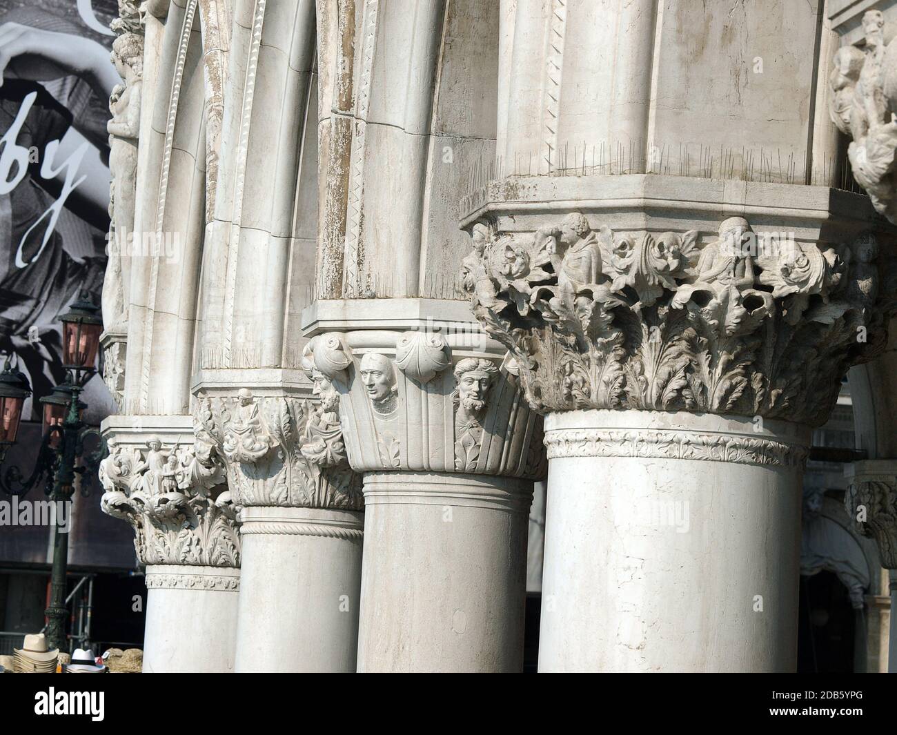 Venice - Doge's Palace - The capitals of the columns Stock Photo - Alamy