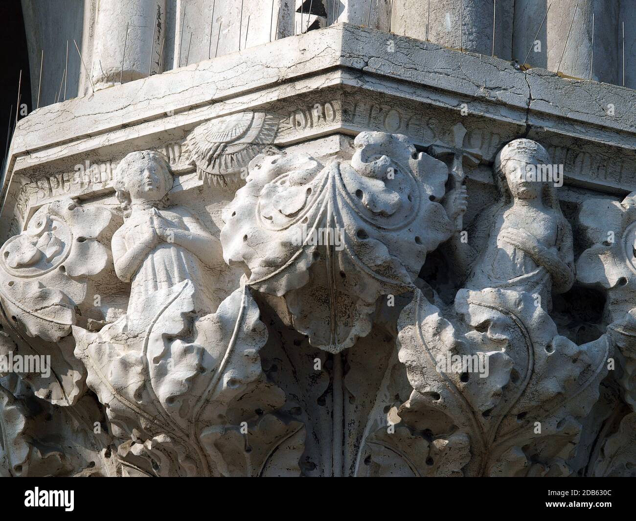 Venice - the unique beauty of the capitals of the columns of the Ducal ...